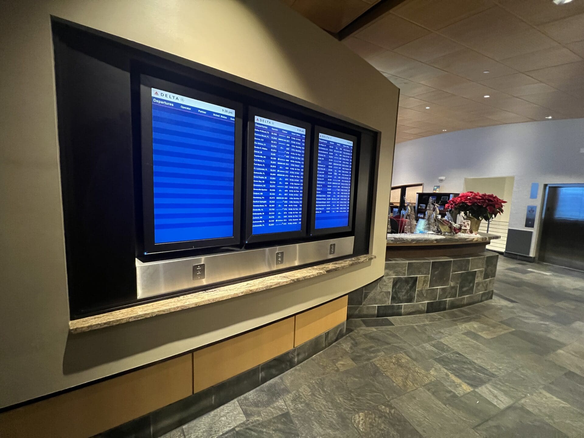 Lounge Review: Delta Sky Club® (ATL - Gate C37) - The Bulkhead Seat