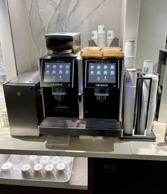 Lounge Review: Delta Sky Club® (MSP - F/G Concourse) - The Bulkhead Seat