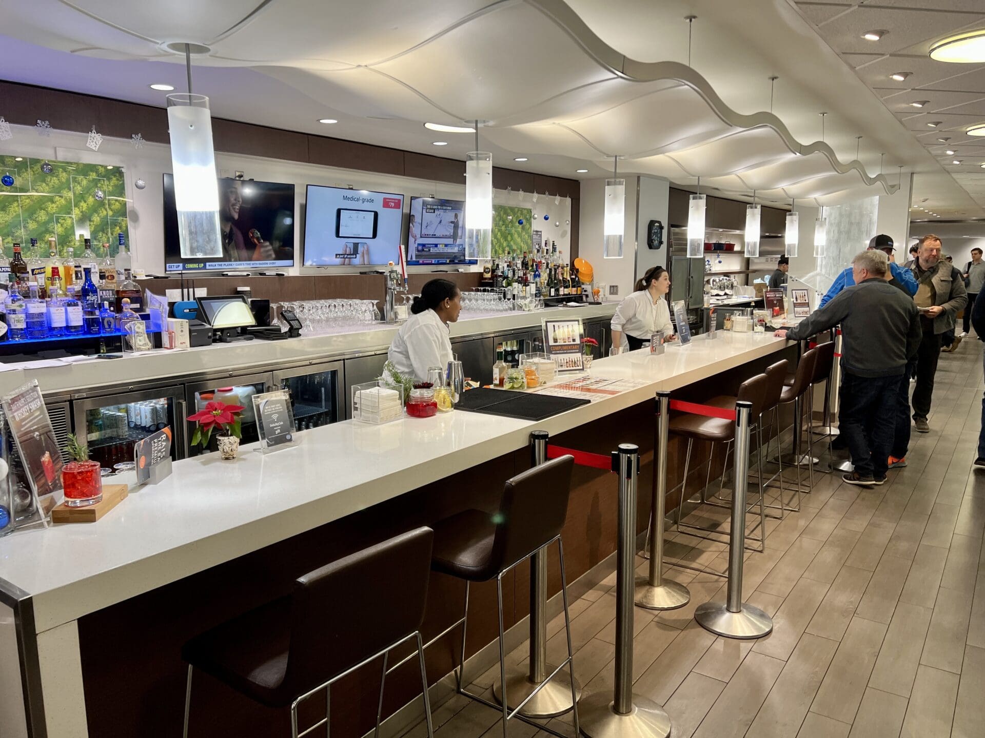 Lounge Review: Delta Sky Club® (MSP - F/G Concourse) - The Bulkhead Seat