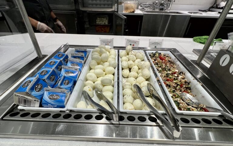 Lounge Review: Delta Sky Club® (MSP - F/G Concourse) - The Bulkhead Seat