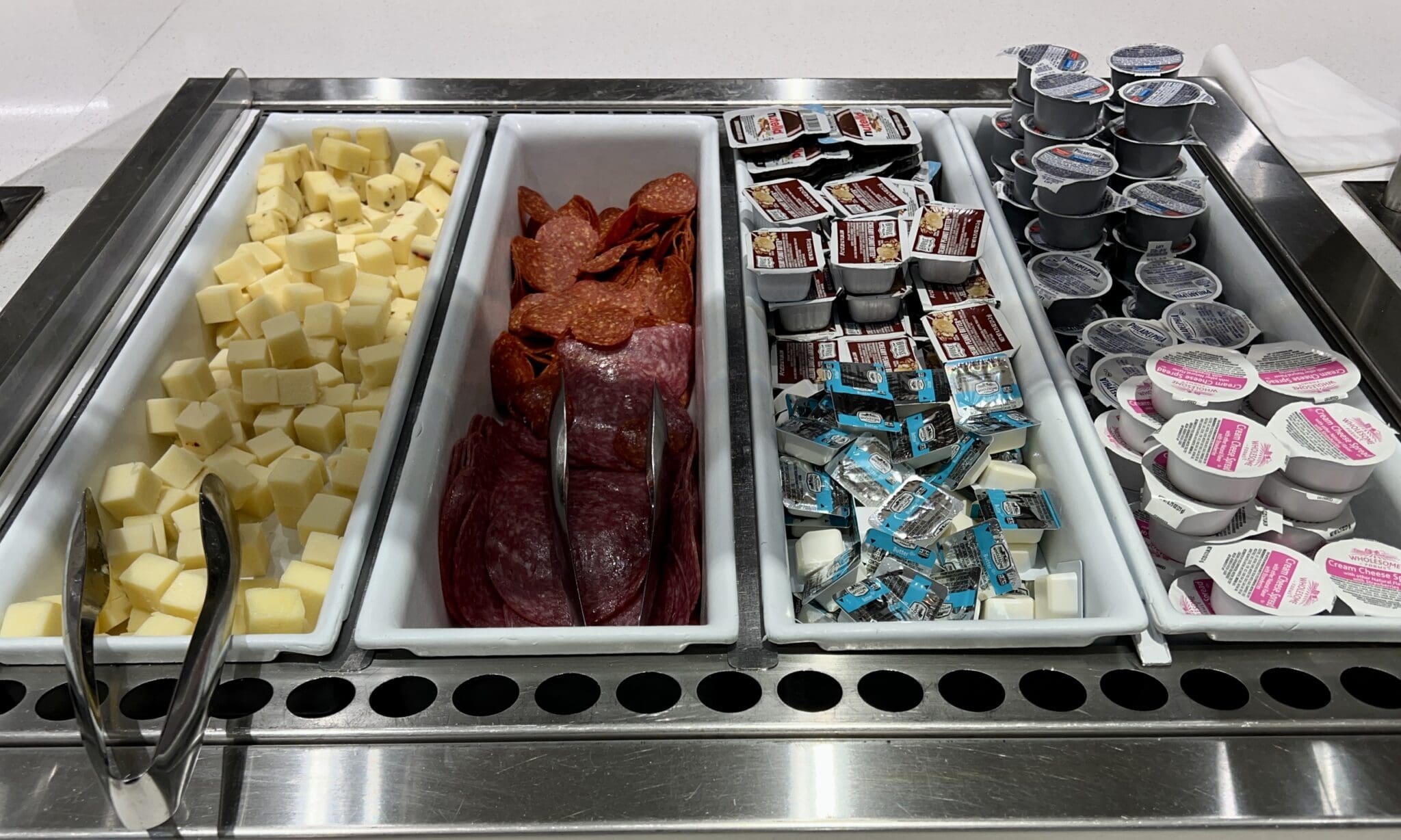 Lounge Review: Delta Sky Club® (MSP - F/G Concourse) - The Bulkhead Seat