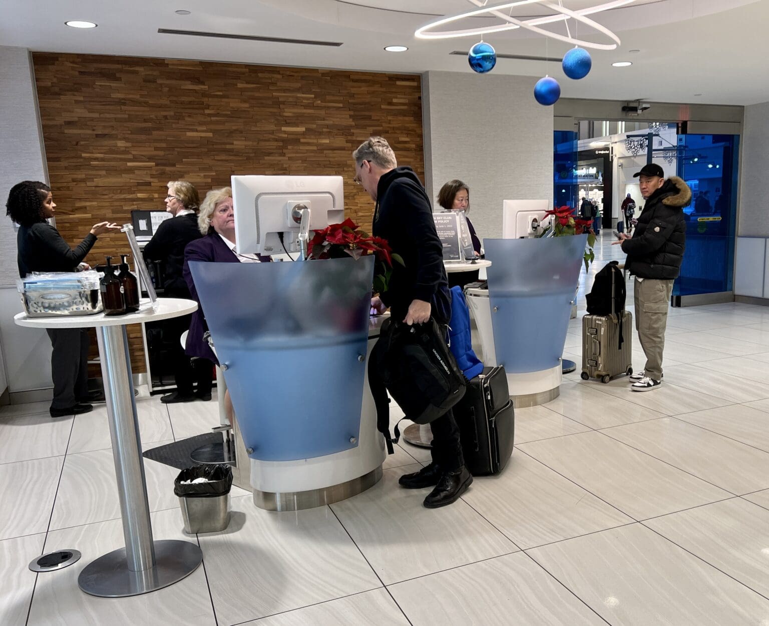 Lounge Review: Delta Sky Club® (MSP - F/G Concourse) - The Bulkhead Seat