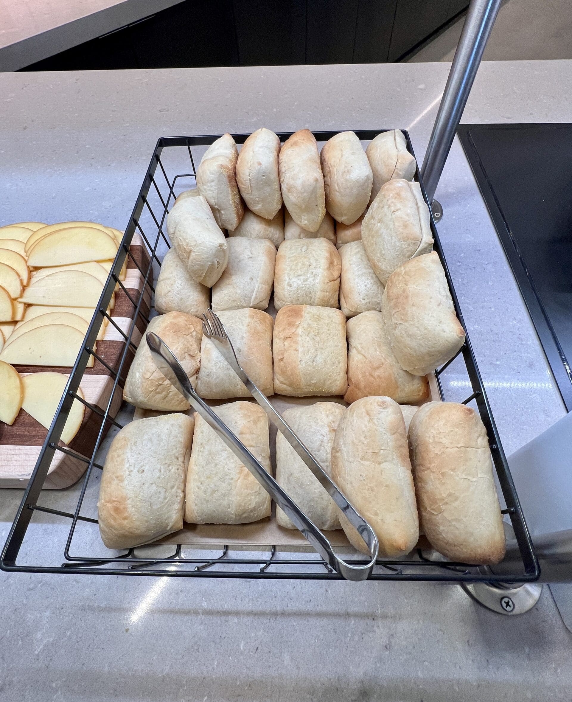 Lounge Review: United Club℠ (ORD - Gate C10) - The Bulkhead Seat