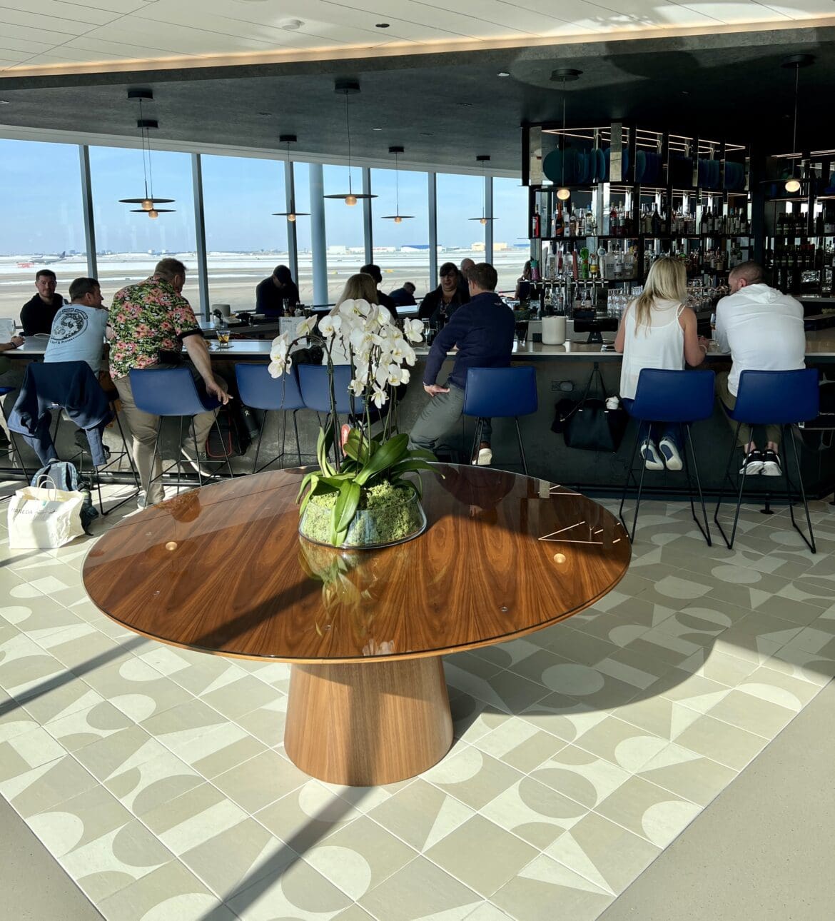 Lounge Review: United Club℠ (ORD - Gate C10) - The Bulkhead Seat