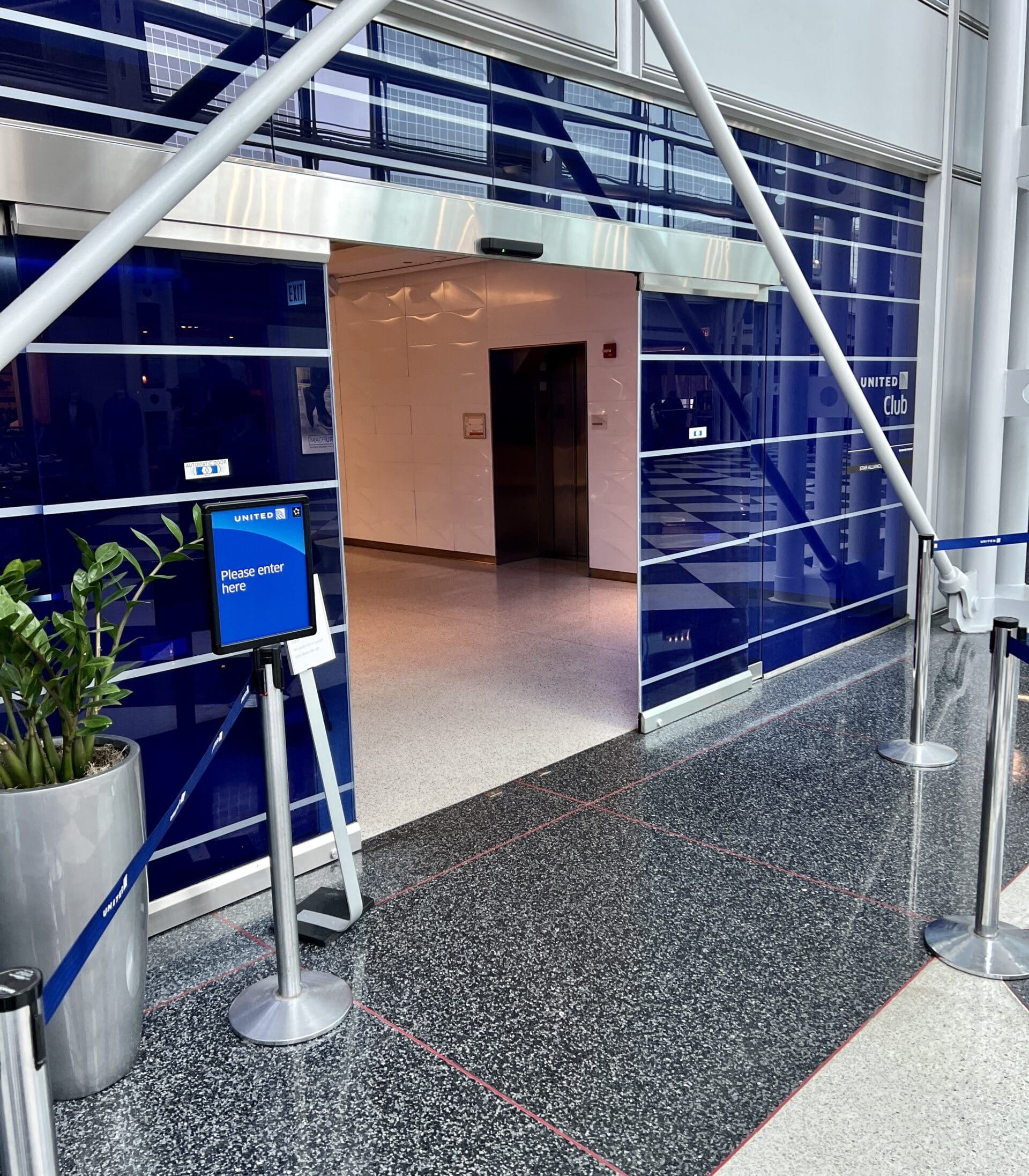 Lounge Review: United Club℠ (ORD - Gate B6) - The Bulkhead Seat