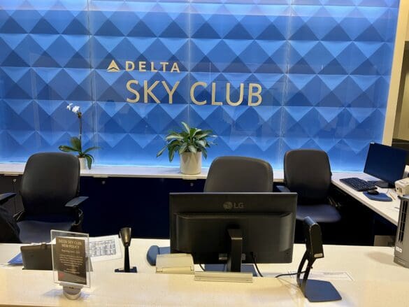 Delta Further Updates Sky Club® Access Rules - The Bulkhead Seat