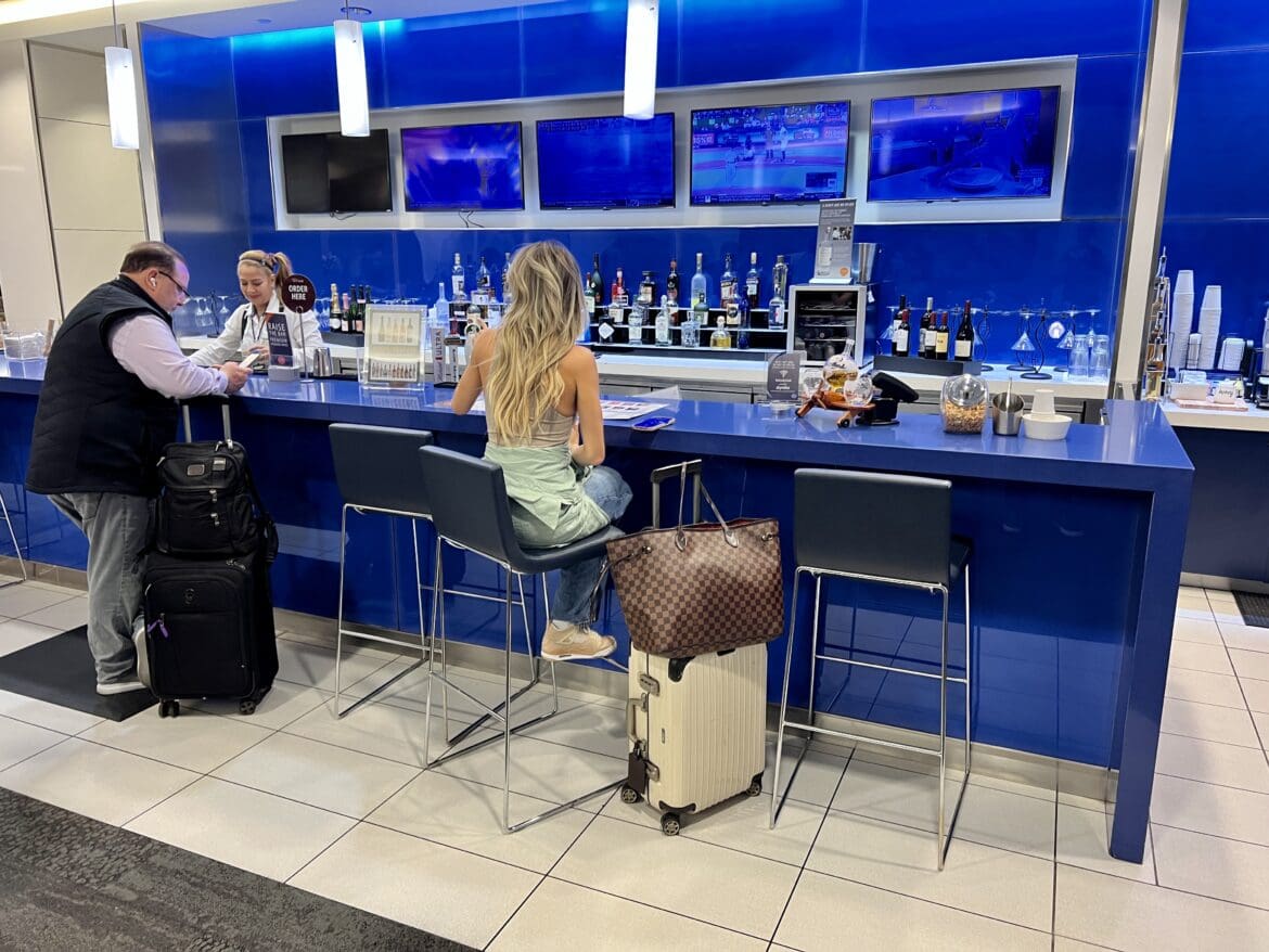 Lounge Review: Delta Sky Club® (LGA - Gate 81) - The Bulkhead Seat