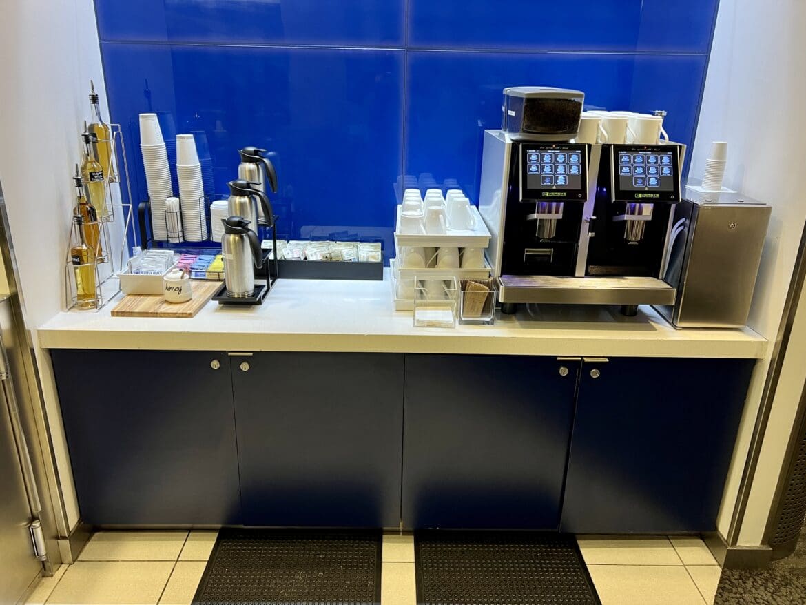 Lounge Review: Delta Sky Club® (LGA - Gate 81) - The Bulkhead Seat