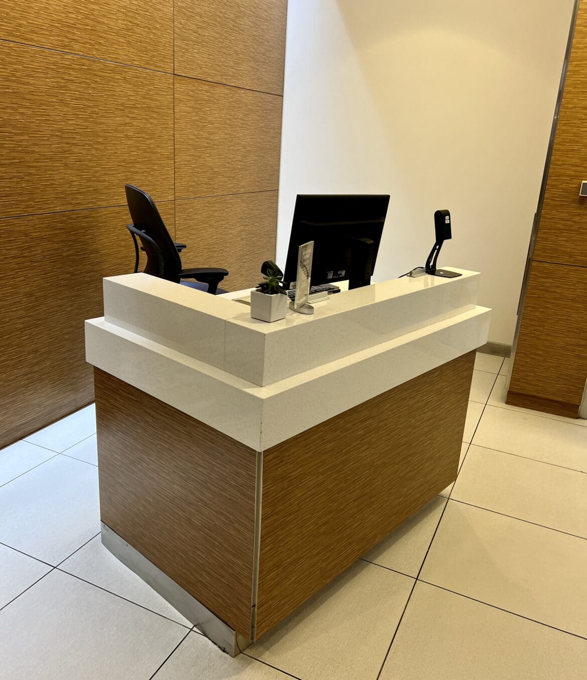 Lounge Review: Delta Sky Club® (LGA - Gate 81) - The Bulkhead Seat