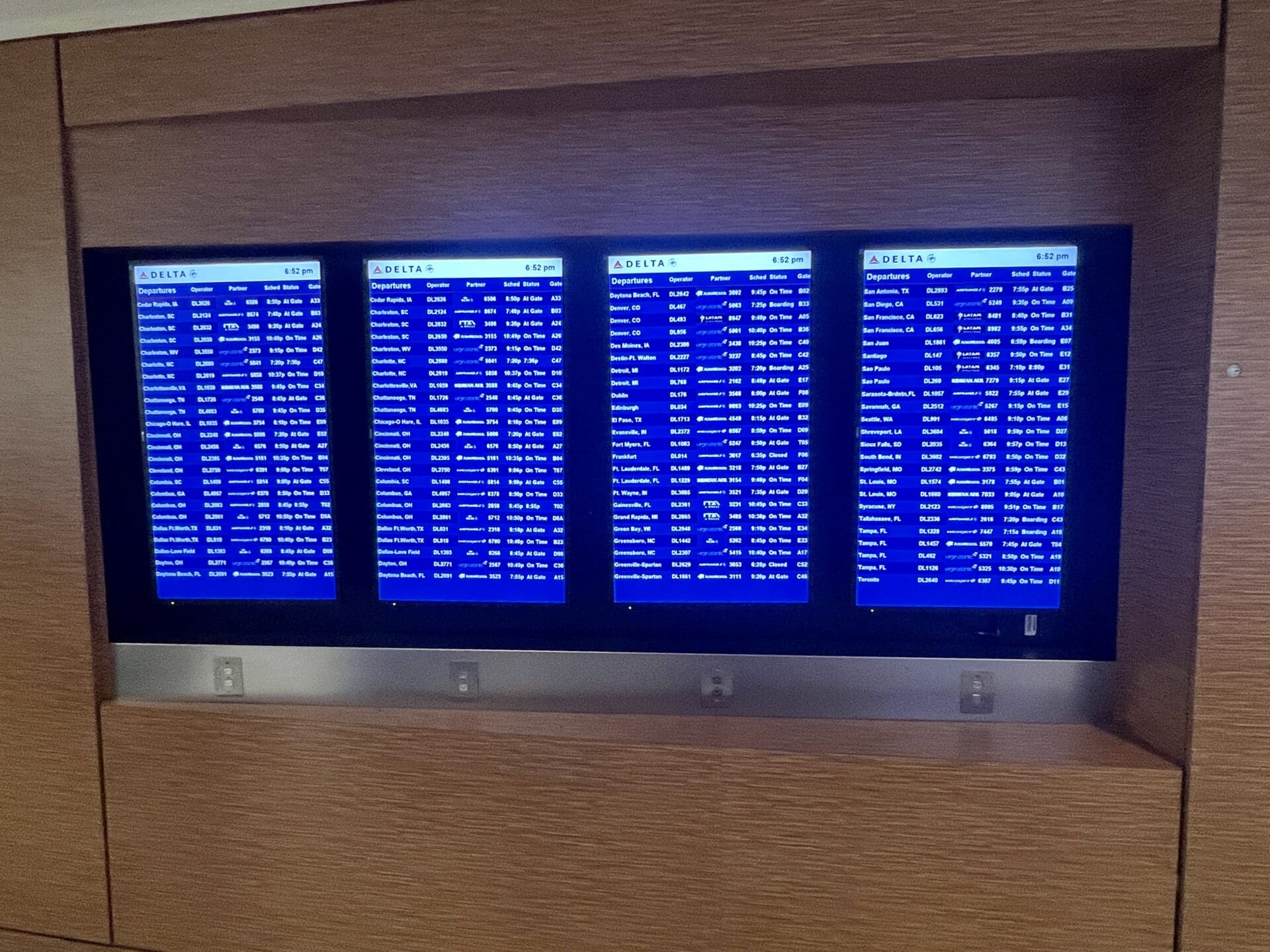 Lounge Review: Delta Sky Club® (ATL - Gate E15) - The Bulkhead Seat