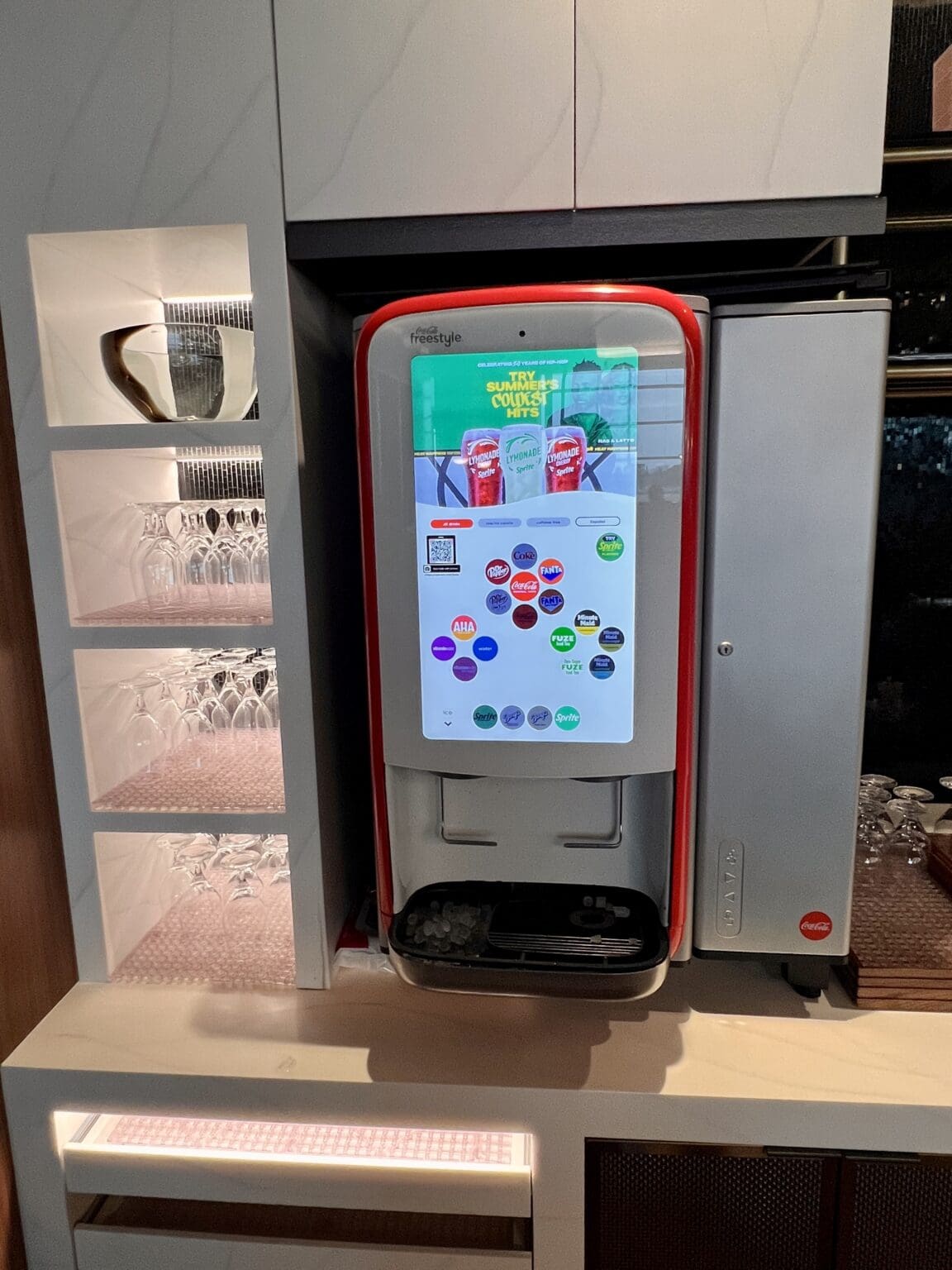 Lounge Review: Delta Sky Club® (MSP - Gates G17-G18) - The Bulkhead Seat