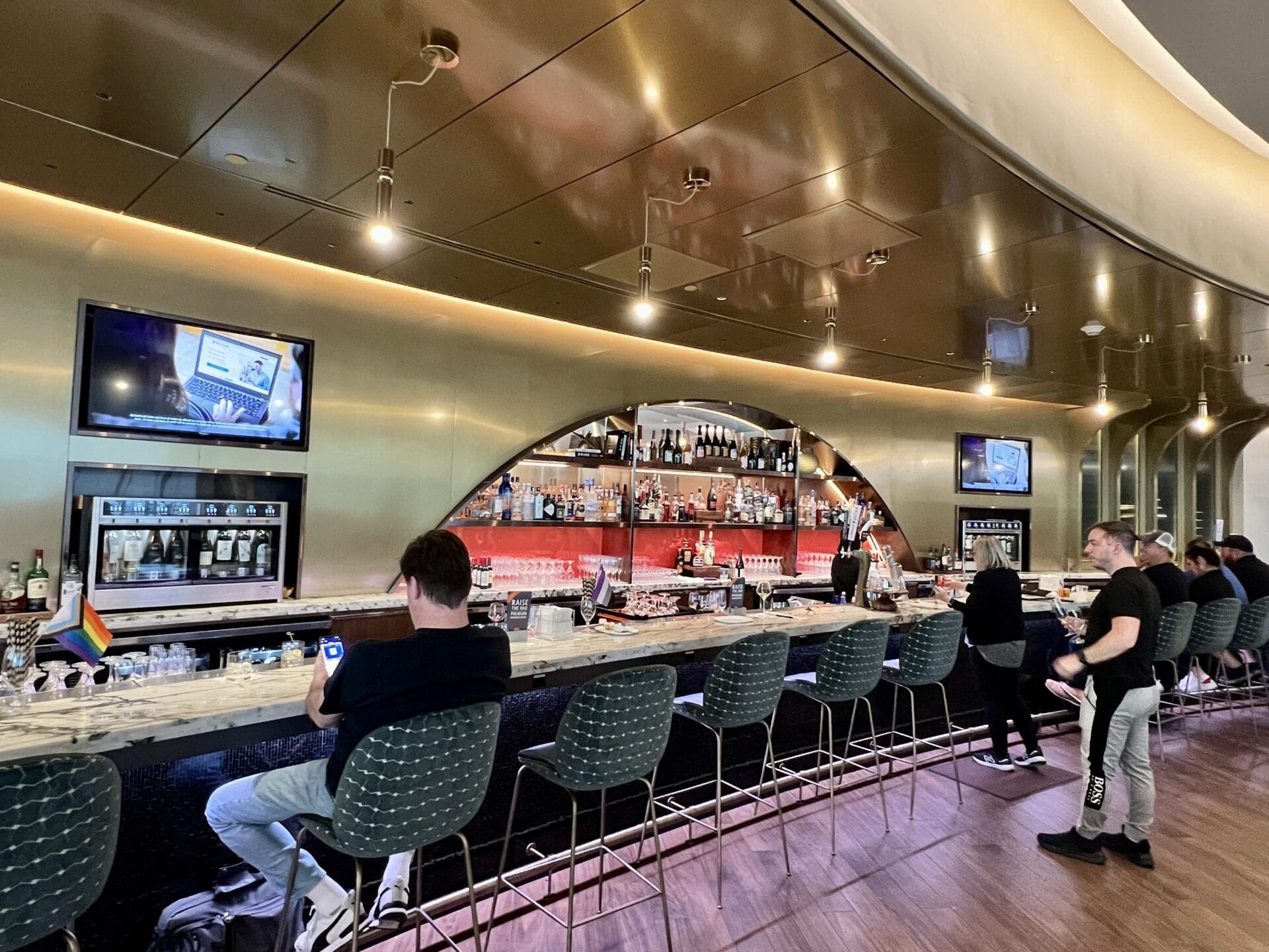 Lounge Review: Delta Sky Club® (MSP - Gates G17-G18) - The Bulkhead Seat