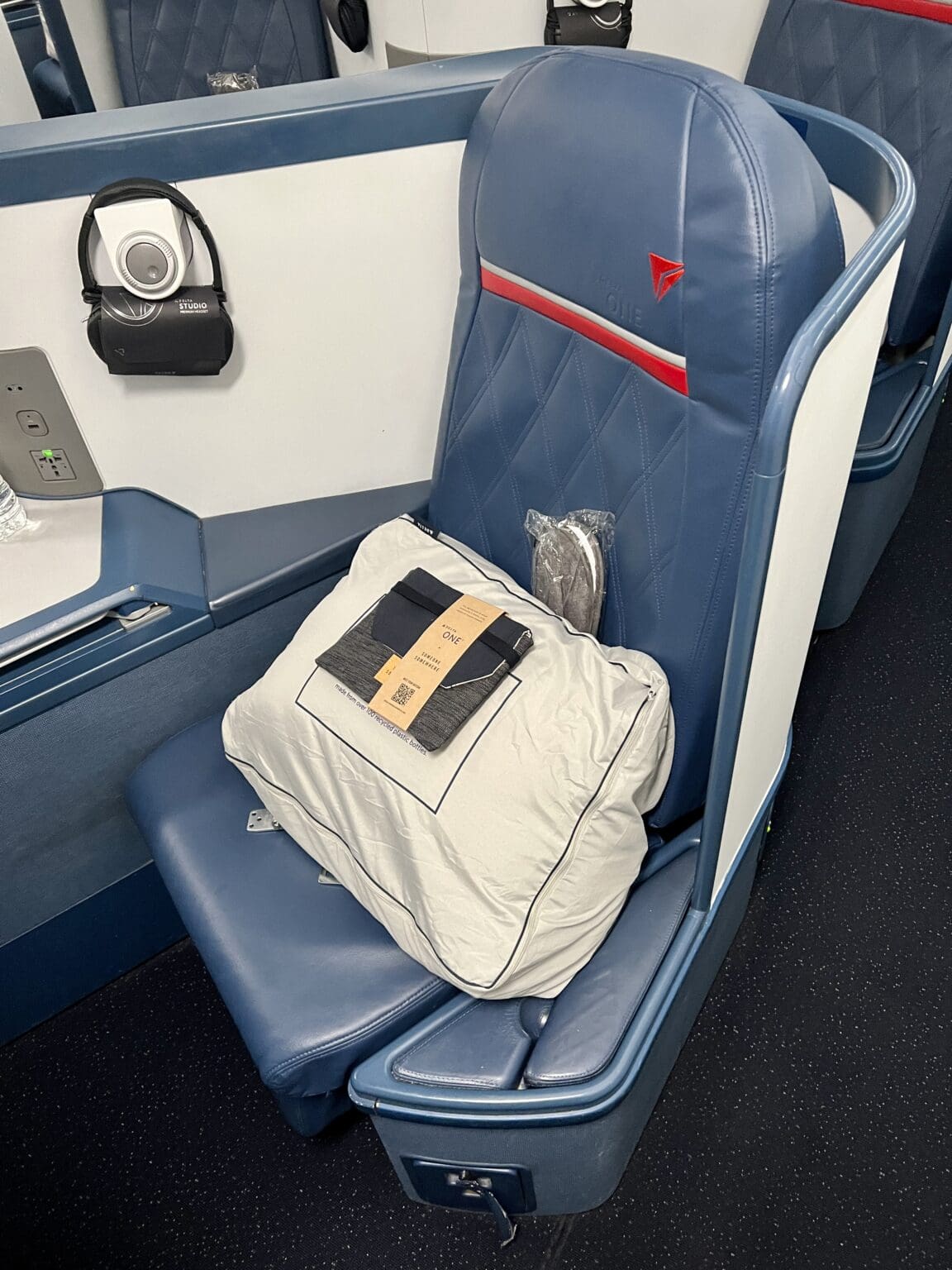 Flight Review: Delta Airlines Airbus A330 Delta One® - MSP-CDG - The Bulkhead Seat