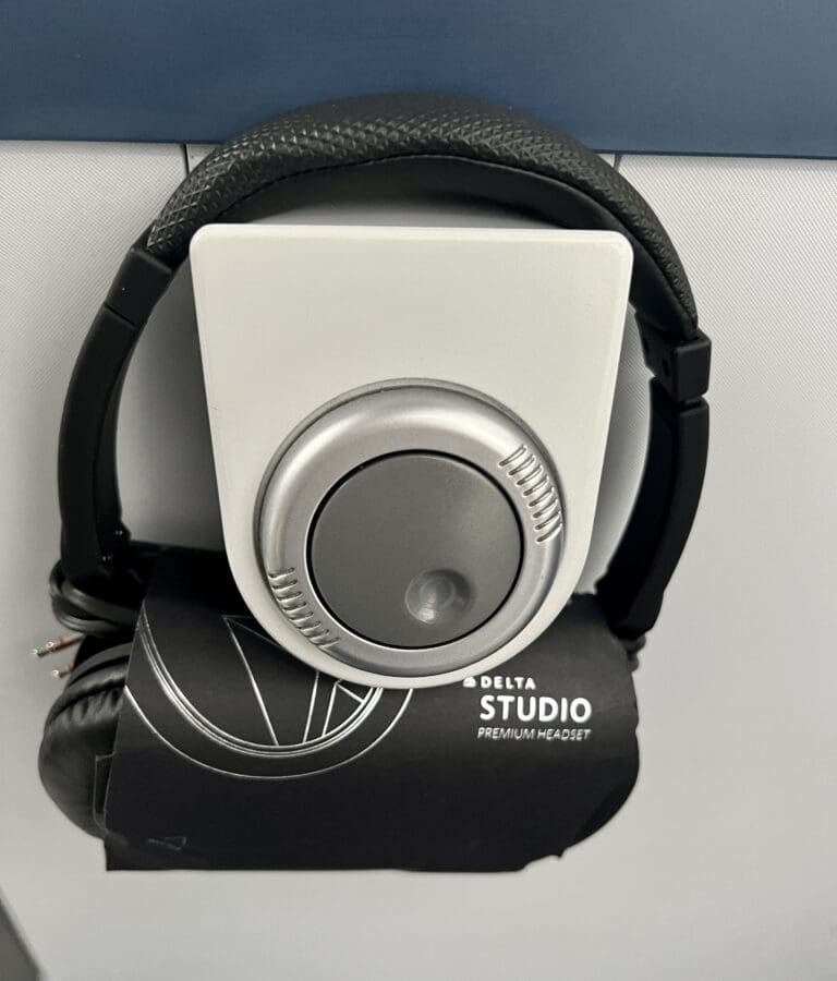 Flight Review: Delta Airlines Airbus A330 Delta One® - MSP-CDG - The ...