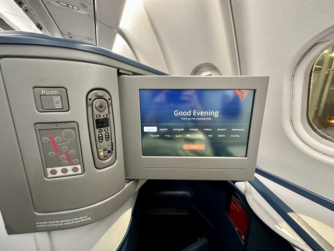 Flight Review: Delta Airlines Airbus A330 Delta One® - MSP-CDG - The ...