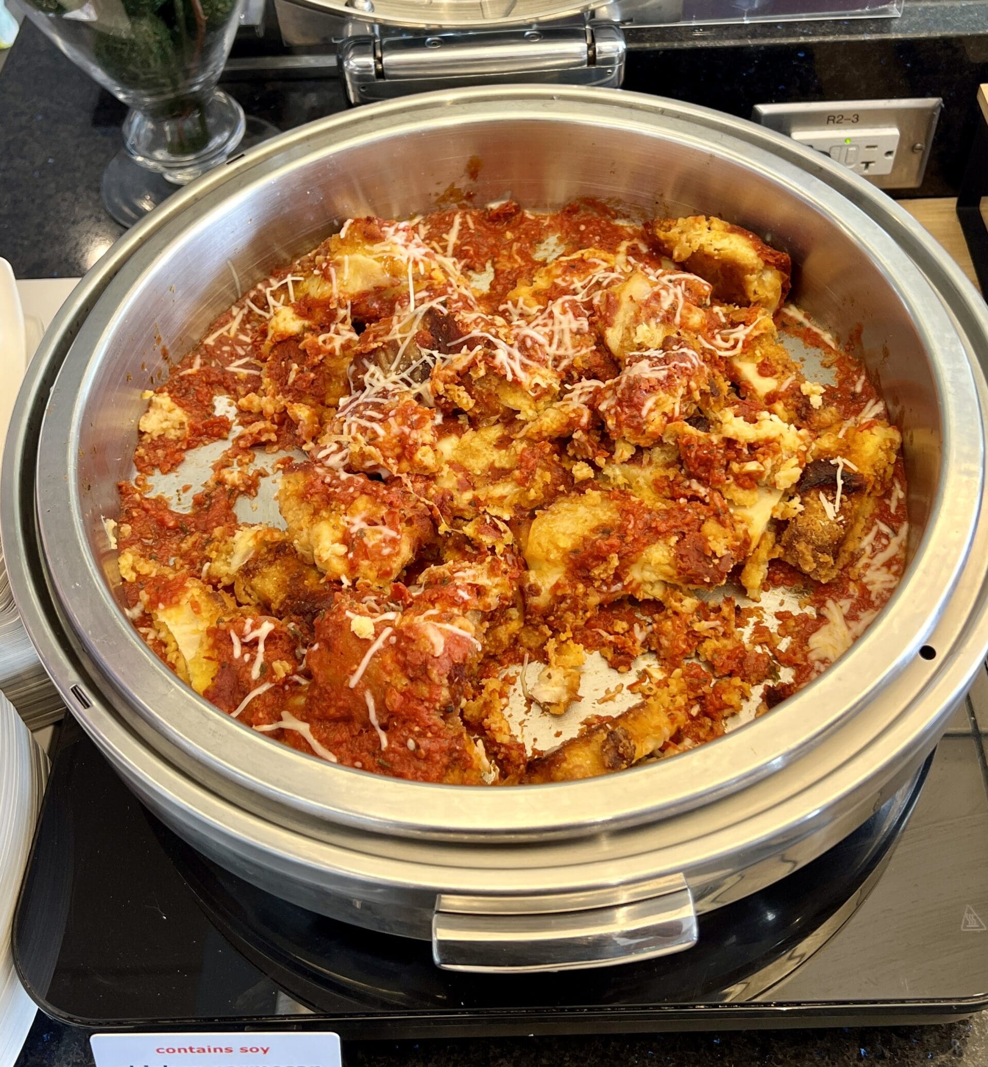 Lounge Review: Delta Sky Club® (EWR - Gates B40 to B47) (CLOSED) - The ...