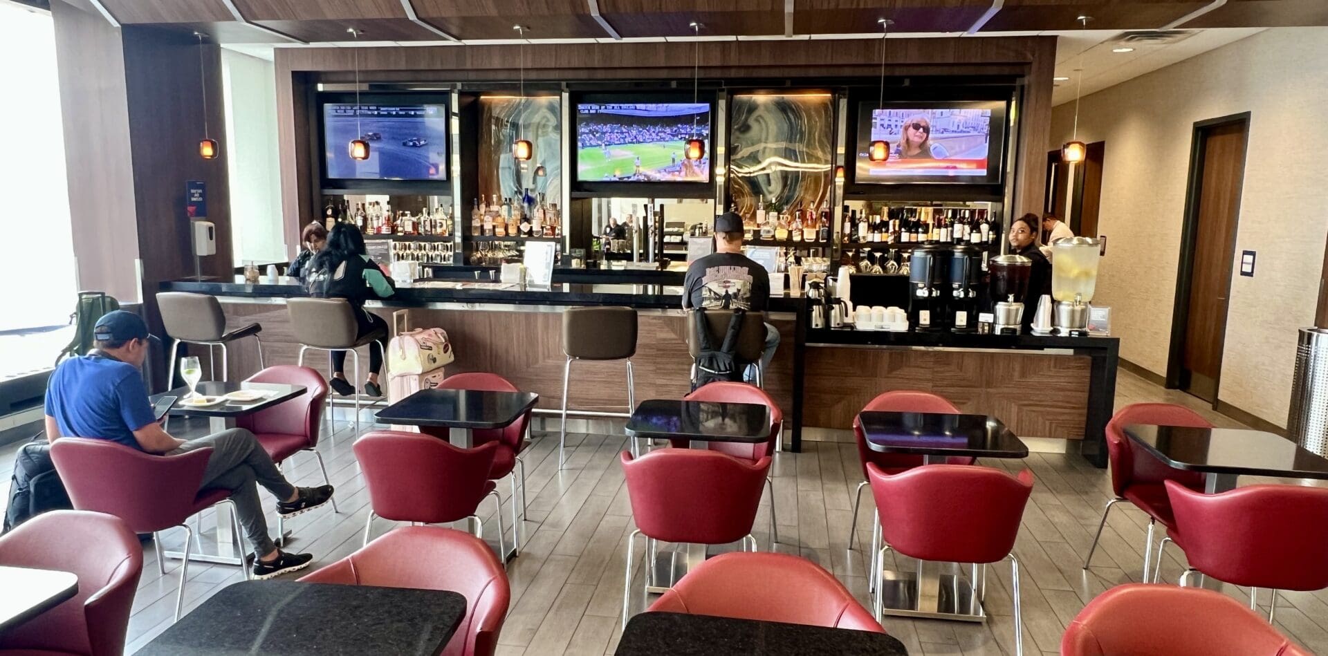 Lounge Review: Delta Sky Club® (EWR - Gates B40 to B47) (CLOSED) - The ...