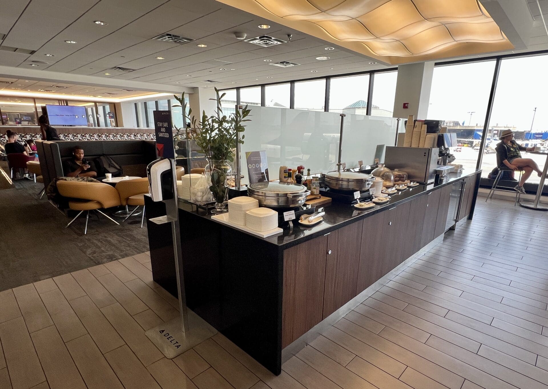 Lounge Review: Delta Sky Club® (EWR - Gates B40 to B47) (CLOSED) - The ...