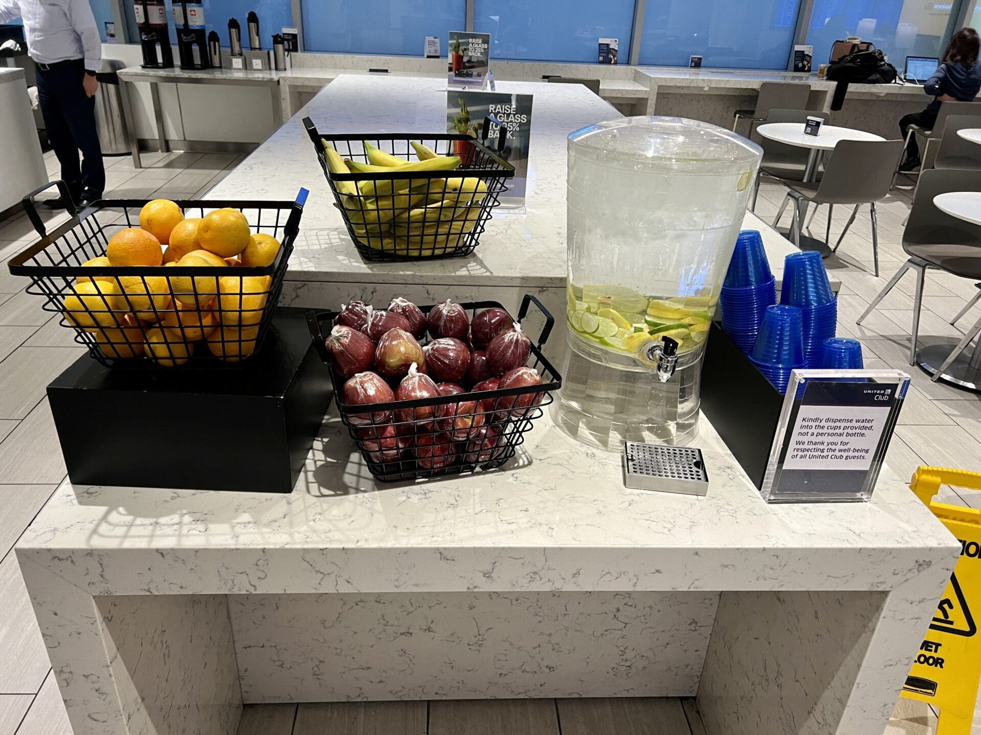 Lounge Review: United Club℠ (ORD - Gate B18) - The Bulkhead Seat