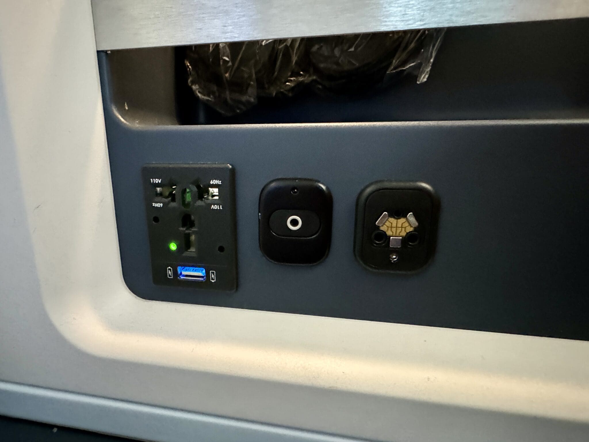 Flight Review: KLM Boeing 787-10 World Business - ORD-AMS - The ...