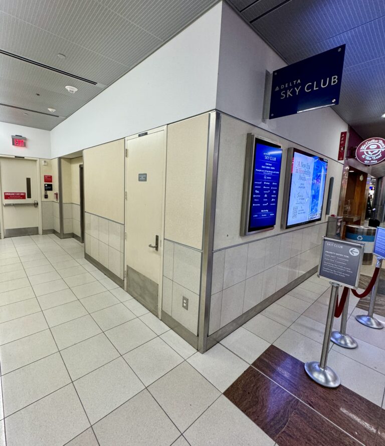 Lounge Review: Delta Sky Club® (ATL – Gate T6) - The Bulkhead Seat