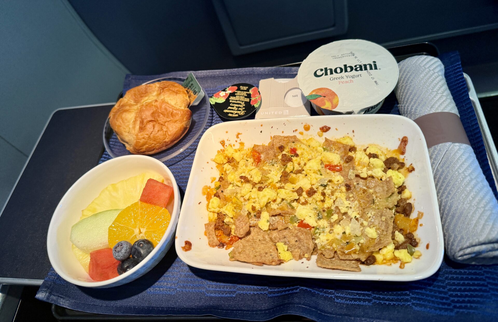 A Surprisingly Good Breakfast on United Airlines - The Bulkhead Seat