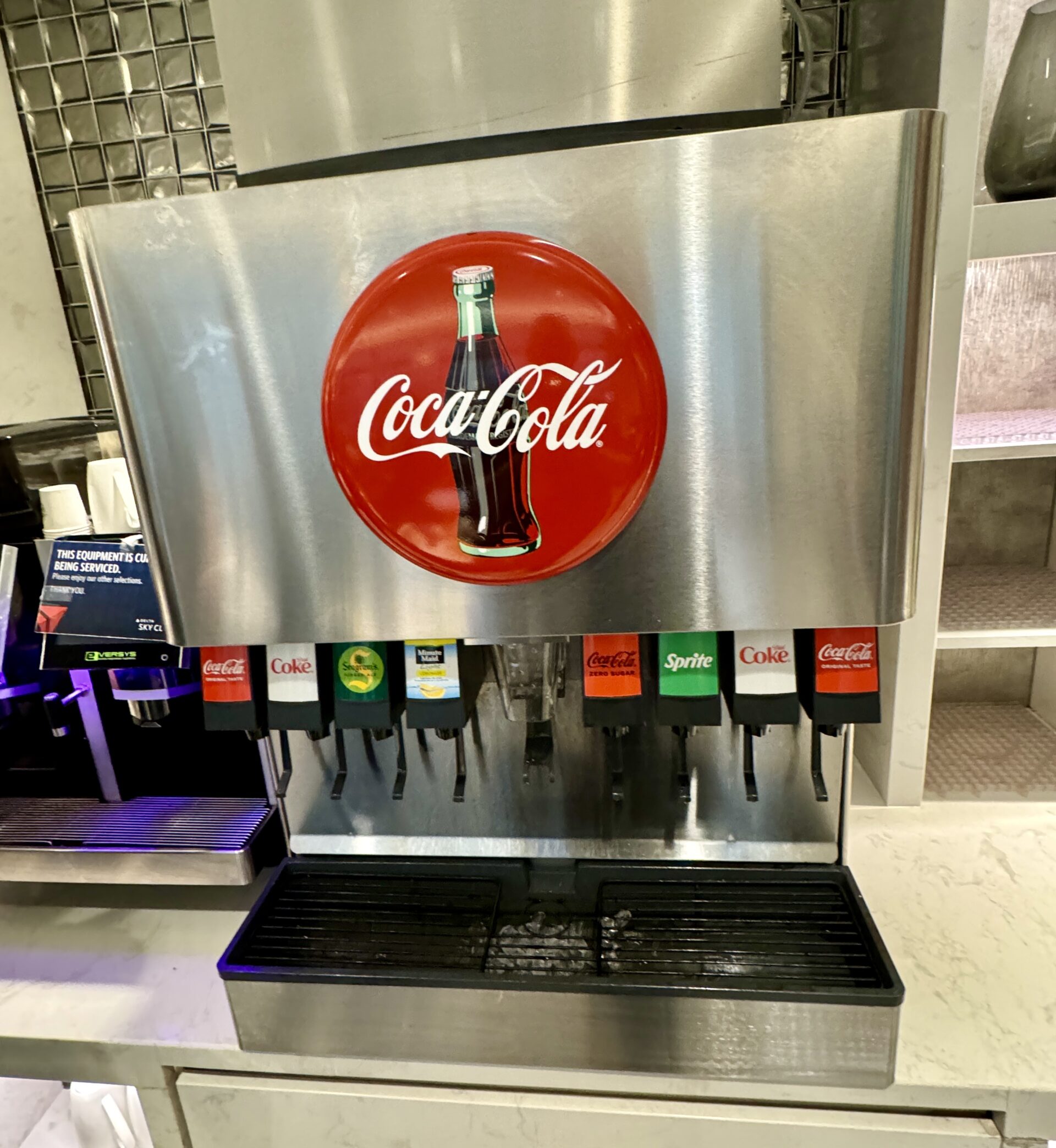 Lounge Review: Delta Sky Club® (DTW – Gate A43) - The Bulkhead Seat