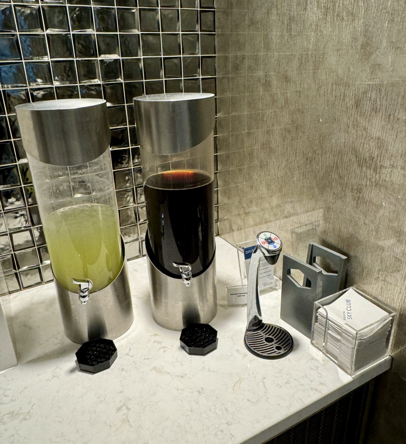 Lounge Review: Delta Sky Club® (DTW – Gate A43) - The Bulkhead Seat