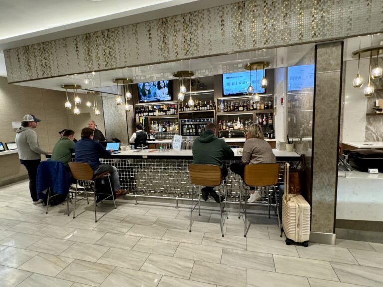 Lounge Review: Delta Sky Club® (DTW – Gate A43) - The Bulkhead Seat