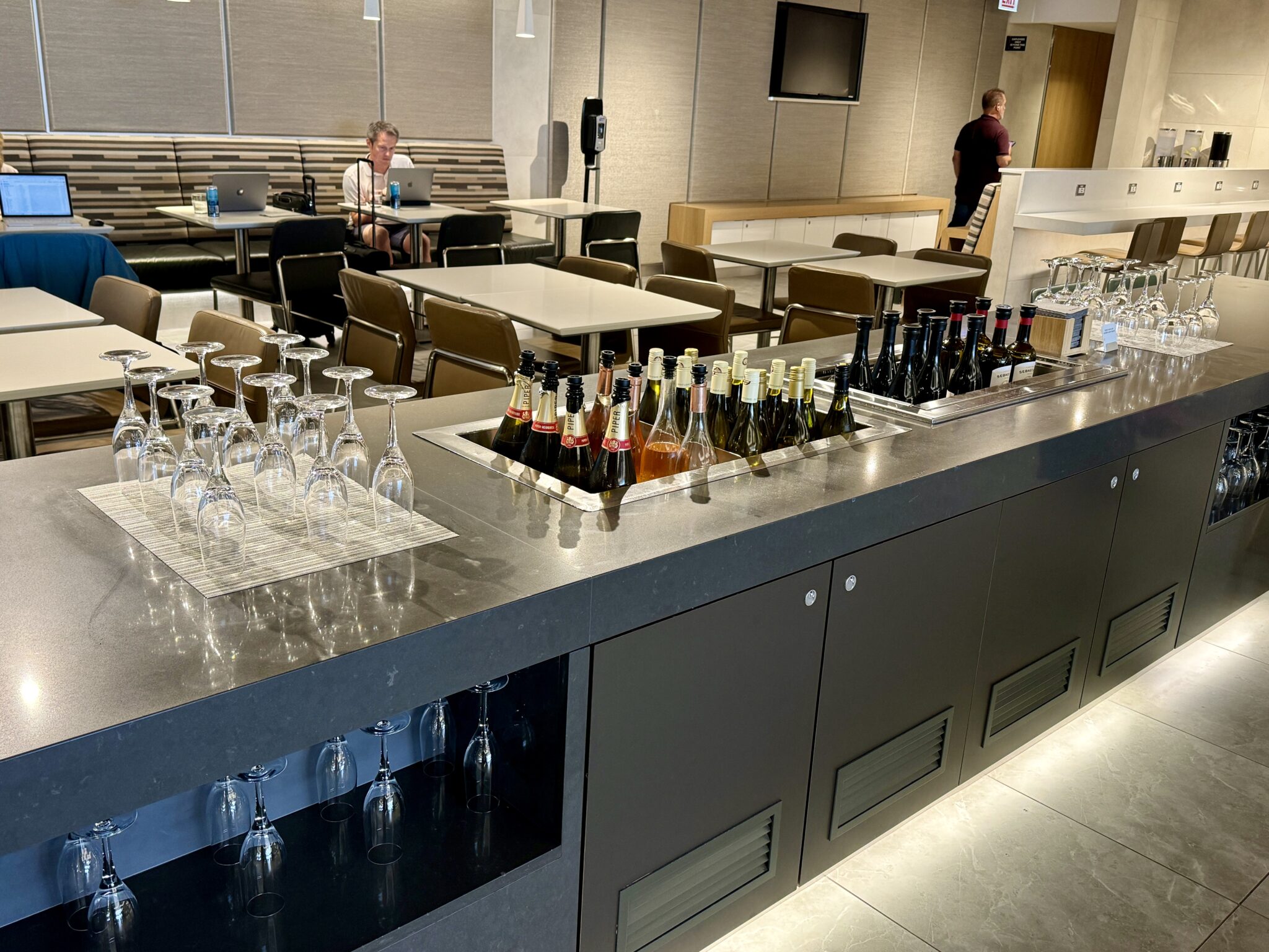 Lounge Review: American Airlines Flagship® Lounge (ORD) - The Bulkhead Seat