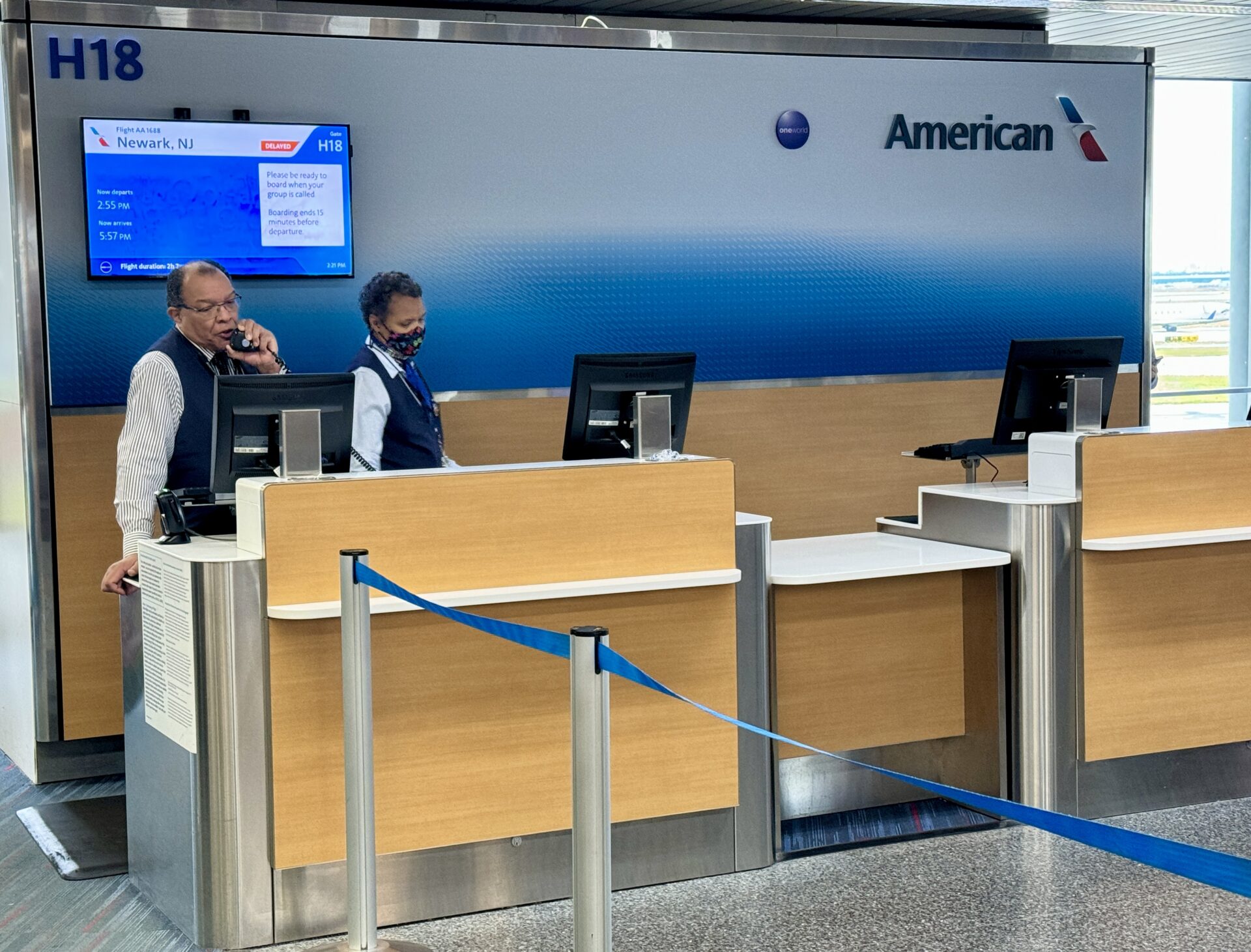 Flight Review: American Airlines Boeing 737 First Class - ORD-EWR - The ...