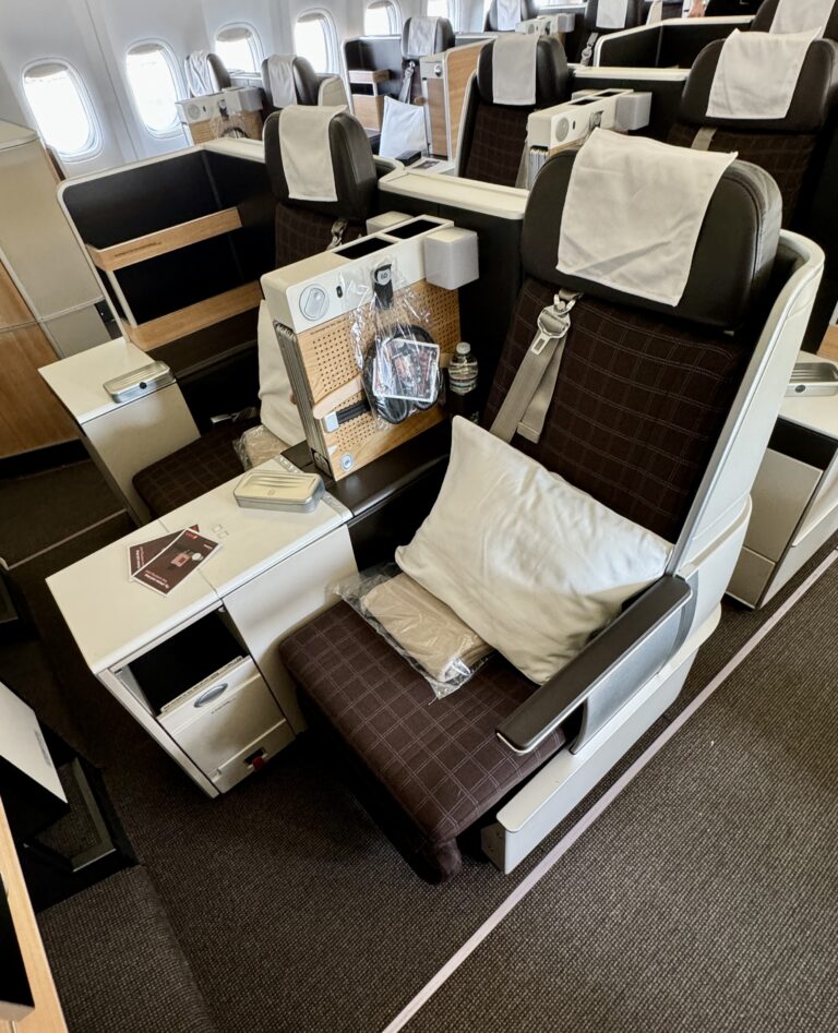 Flight Review: SWISS Boeing 777-300ER Business Class – ORD-ZRH - The Bulkhead Seat