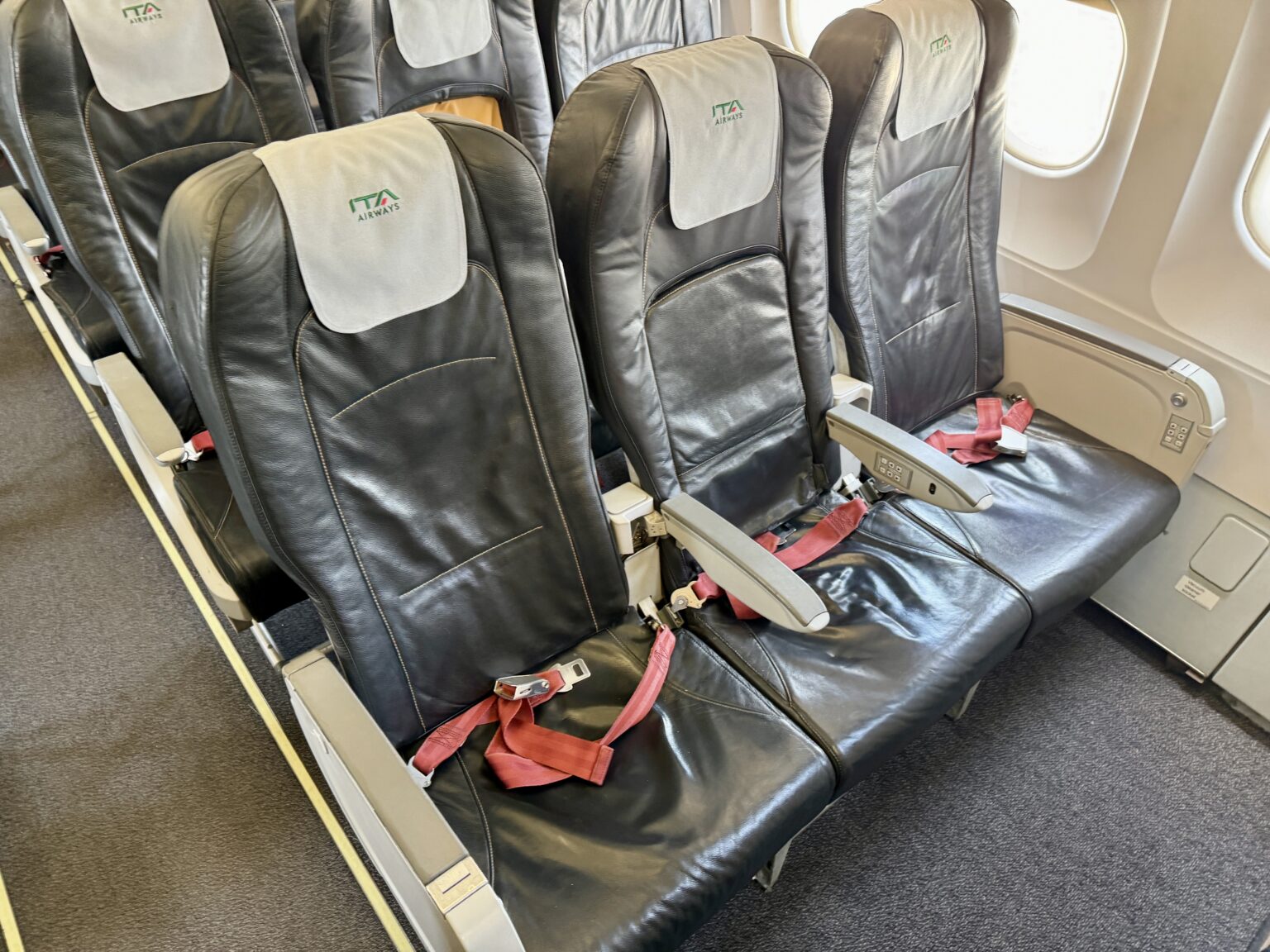 Flight Review: ITA Airways Airbus A320 Business Class - BDS-FCO - The ...