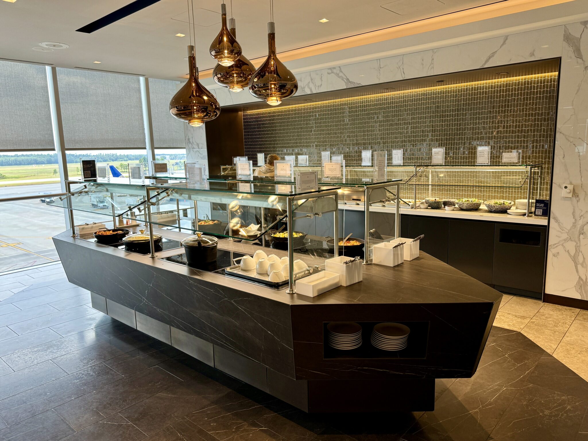 Lounge Review: United Polaris® Lounge (IAH) - The Bulkhead Seat