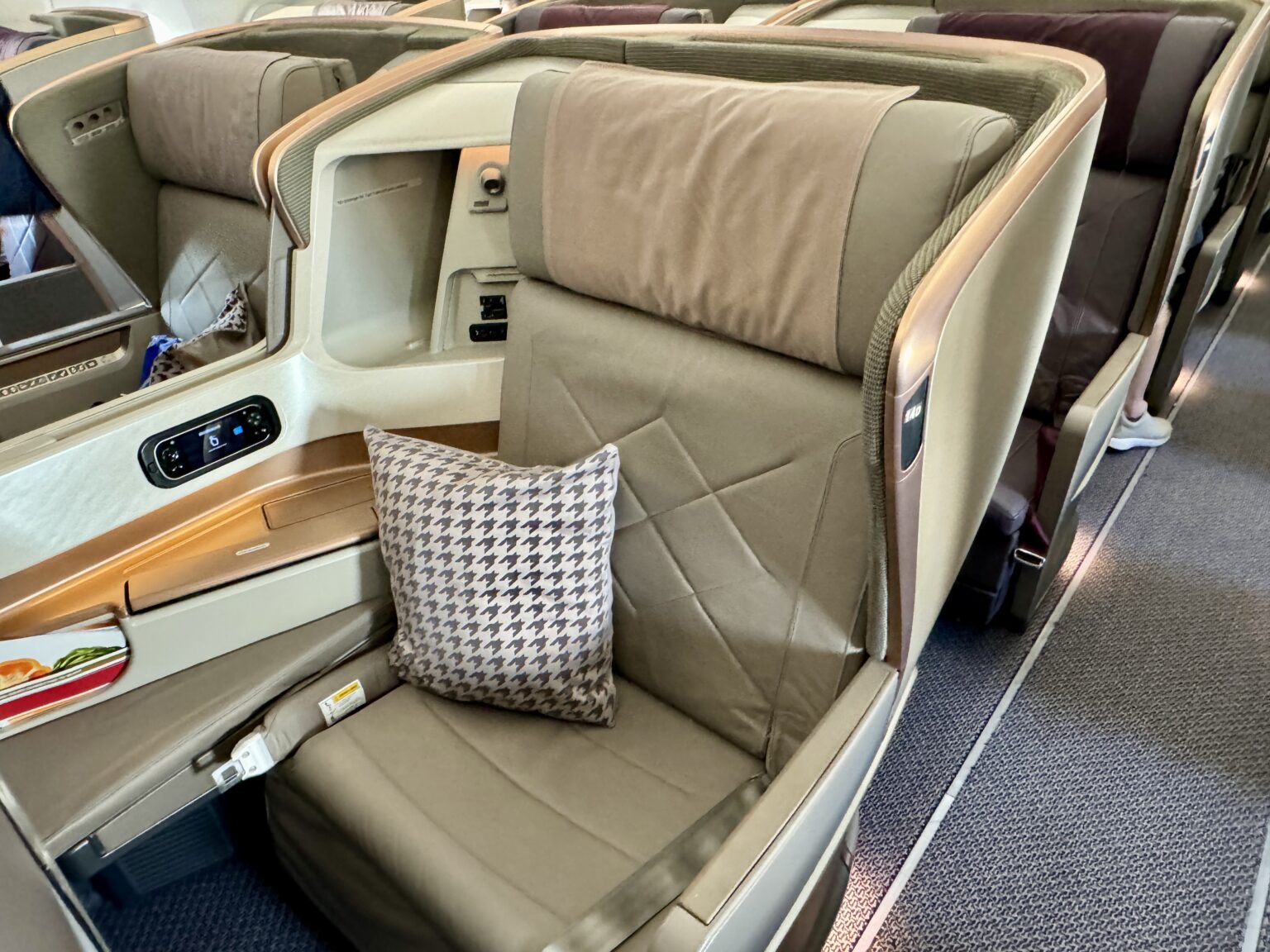 Flight Review: Singapore Airbus A350-900 Business Class - IAH-MAN - The ...