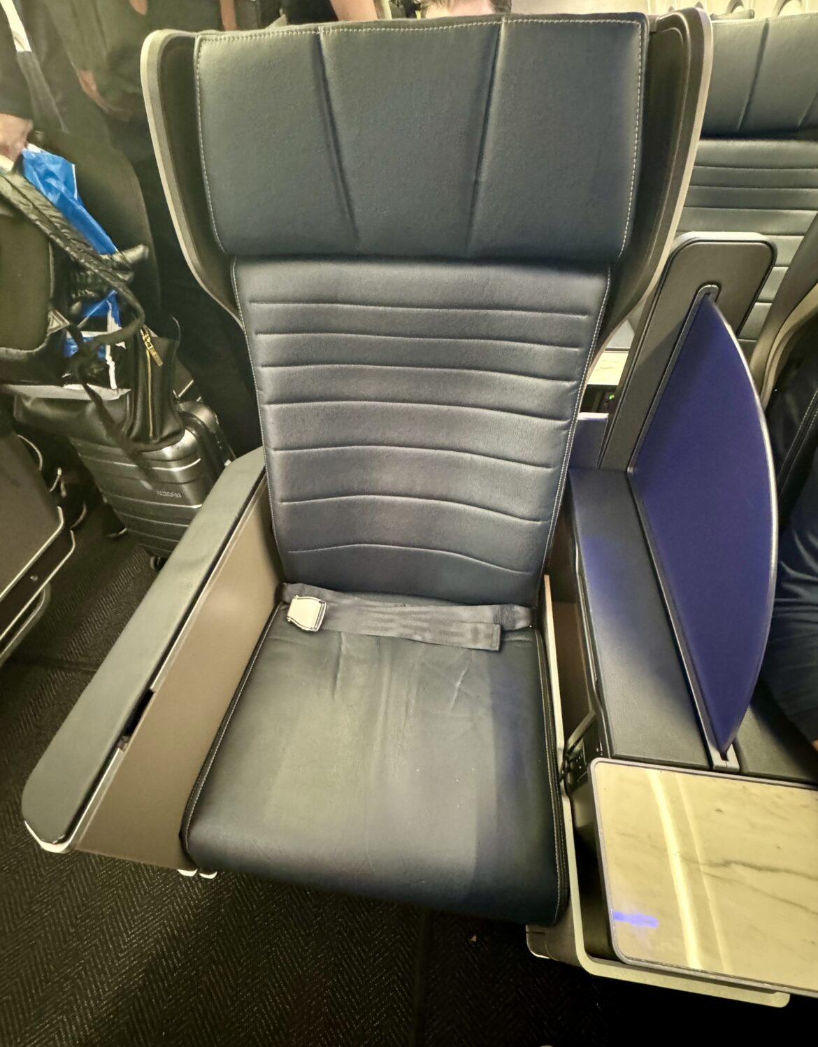 Flight Review: United Airlines Airbus A321neo First Class - IAH-ORD ...