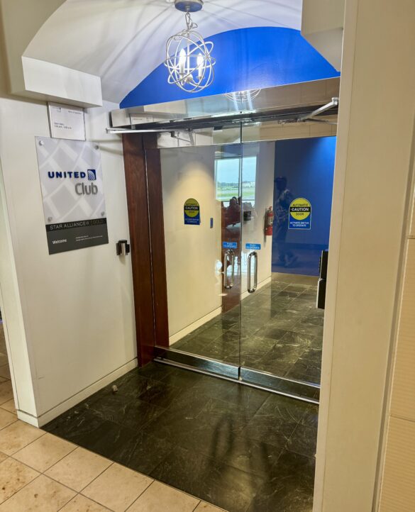 Lounge Review: United Club℠ (MCO - Gate 43) - The Bulkhead Seat