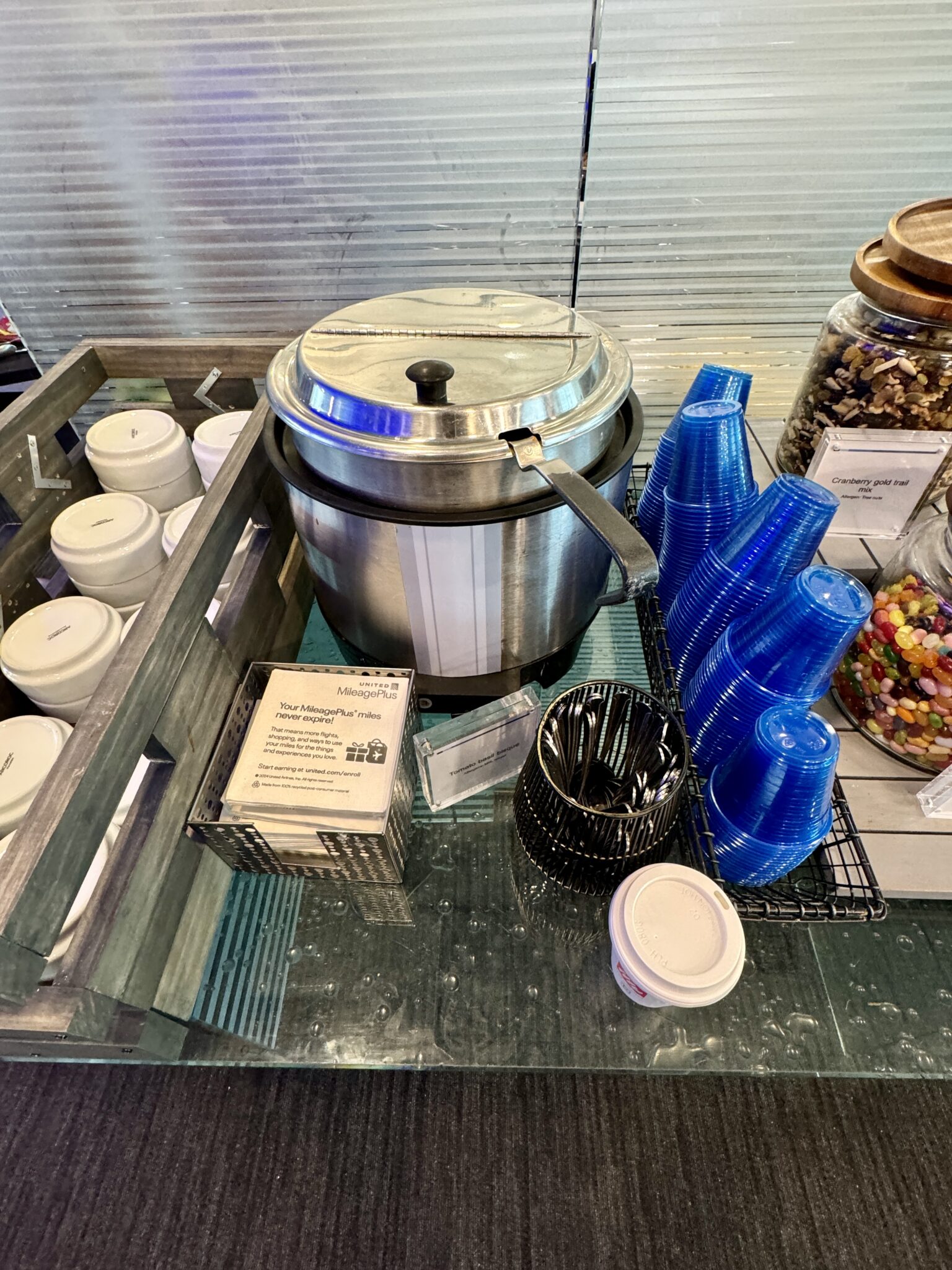 Lounge Review: United Club℠ (MCO - Gate 43) - The Bulkhead Seat