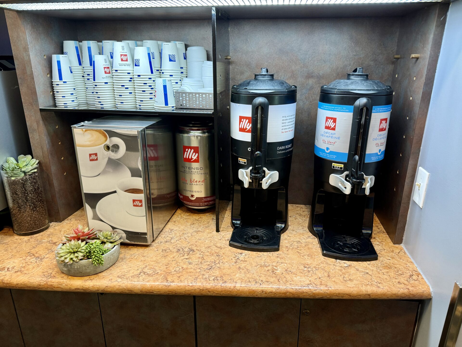 Lounge Review: United Club℠ (MCO - Gate 43) - The Bulkhead Seat