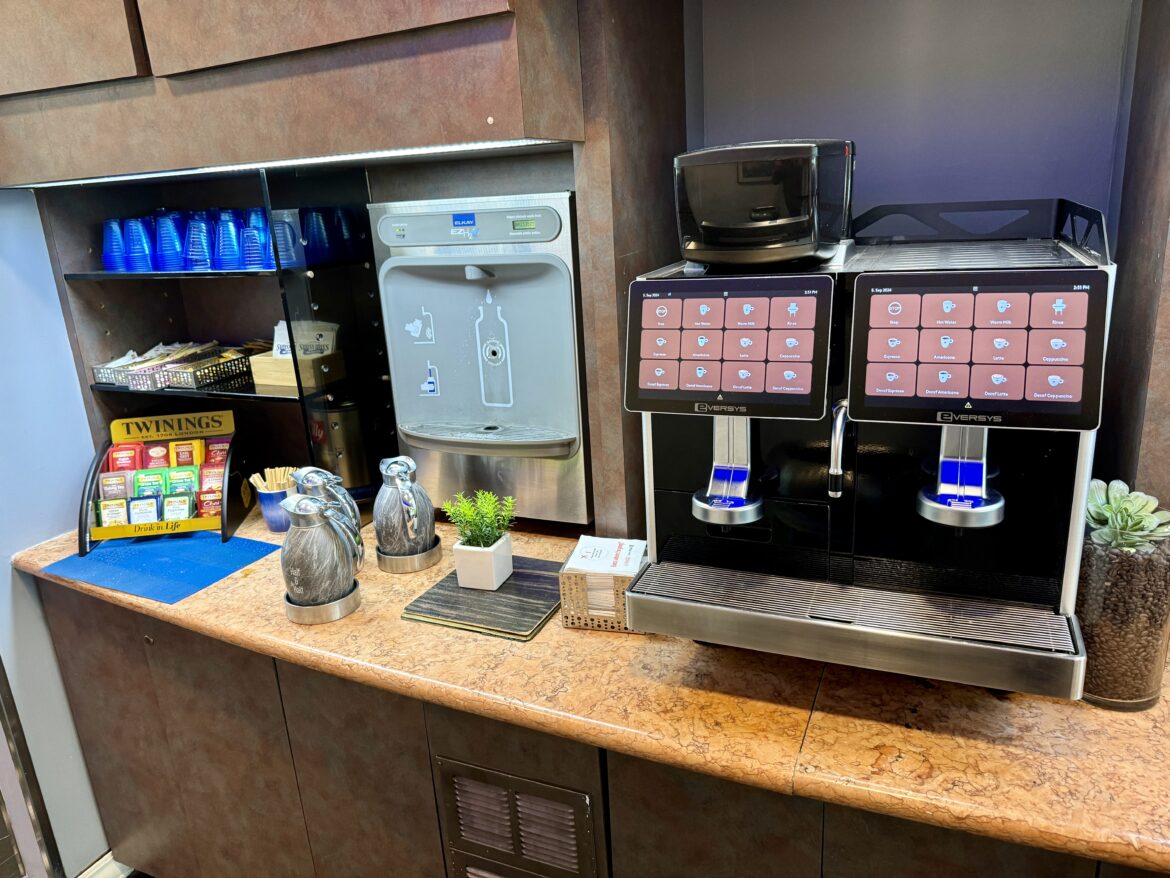 Lounge Review: United Club℠ (MCO - Gate 43) - The Bulkhead Seat