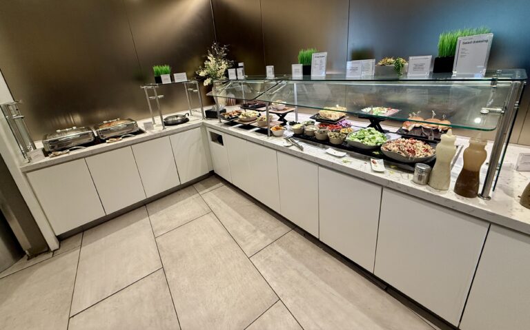 Lounge Review: United Club℠ (DFW - Gate E7) - The Bulkhead Seat
