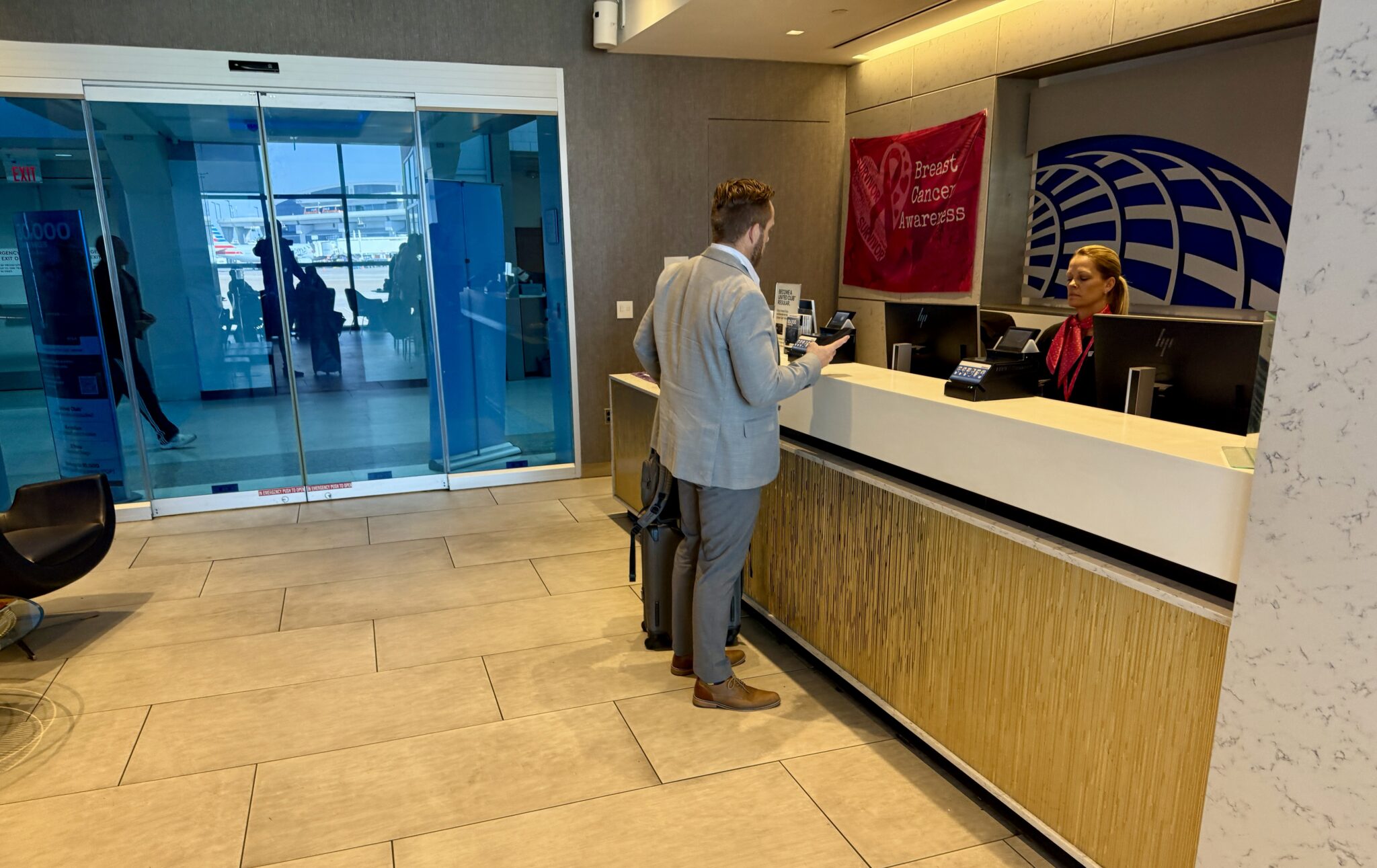 Lounge Review: United Club℠ (DFW - Gate E7) - The Bulkhead Seat