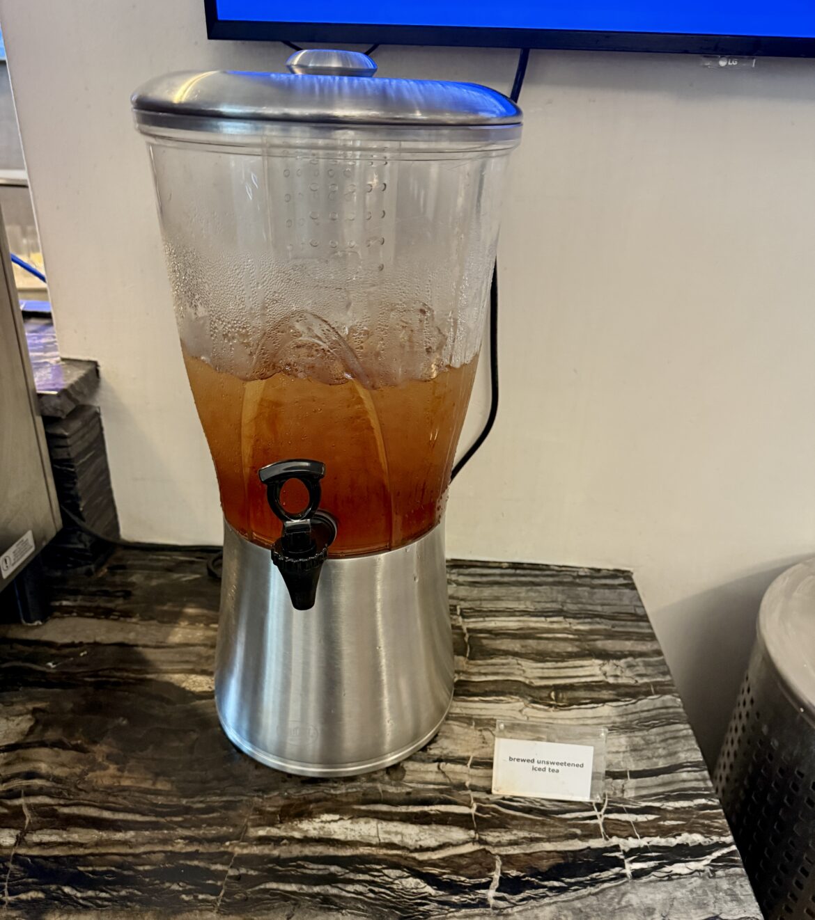 Lounge Review: Delta Sky Club® (CVG – Gate B14) - The Bulkhead Seat