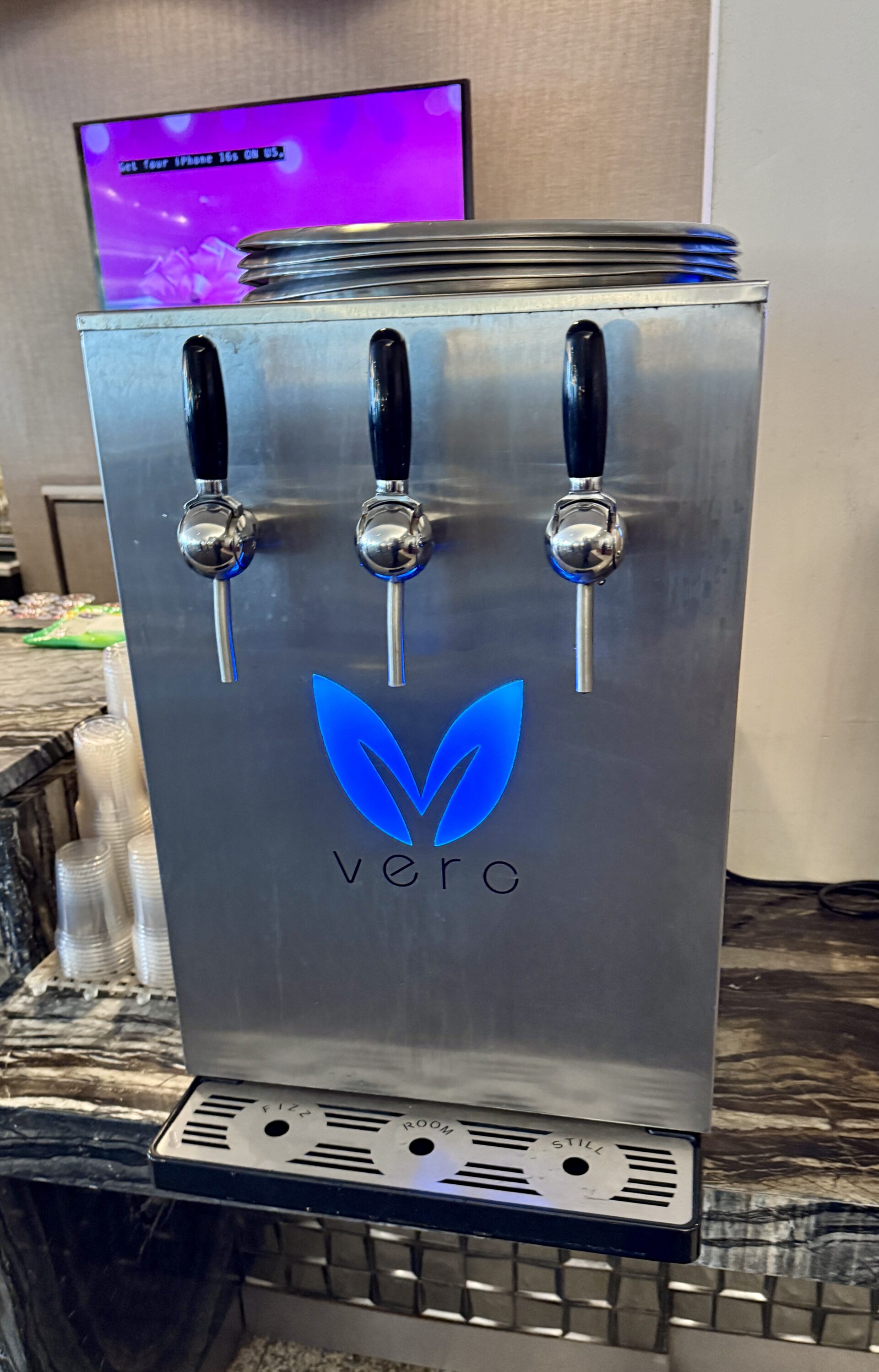 Lounge Review: Delta Sky Club® (CVG – Gate B14) - The Bulkhead Seat