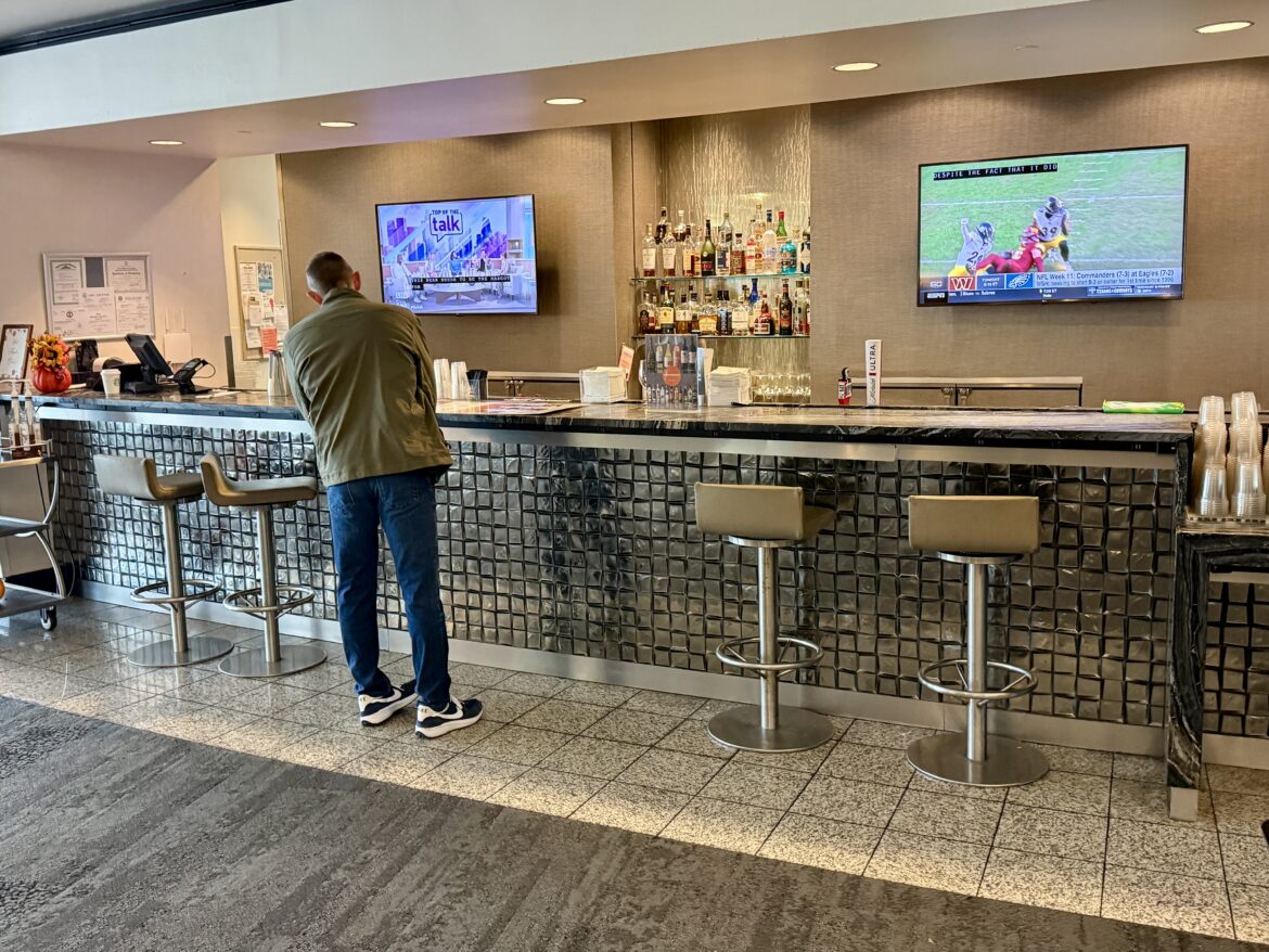 Lounge Review: Delta Sky Club® (CVG – Gate B14) - The Bulkhead Seat