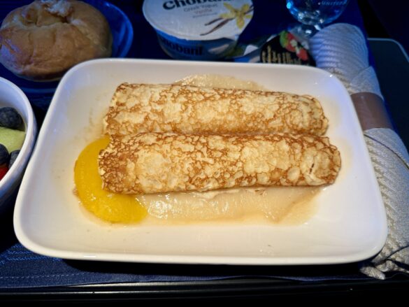 Taste Test: Peach Cobbler Crepes on United Airlines - The Bulkhead Seat