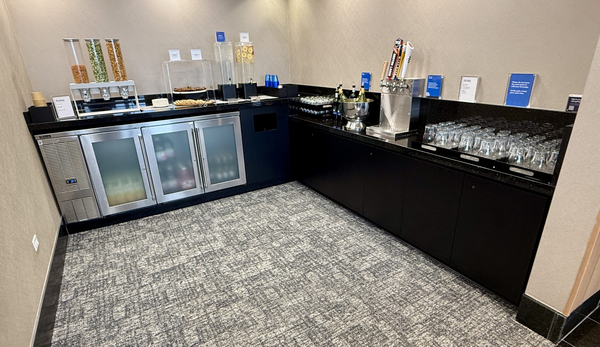 Lounge Review: United Club℠ (ORD - Gate E7) - The Bulkhead Seat