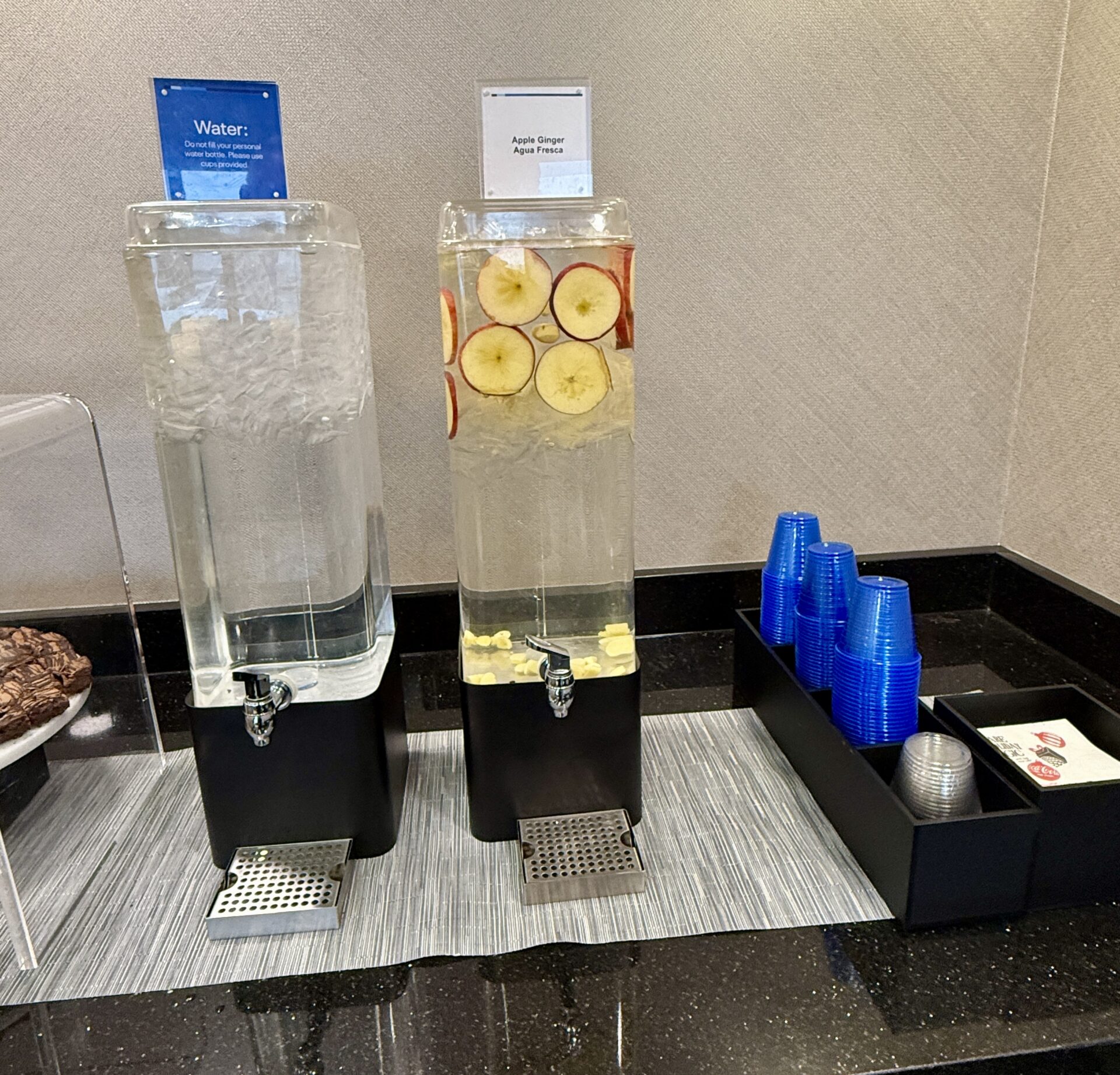 Lounge Review: United Club℠ (ORD - Gate E7) - The Bulkhead Seat