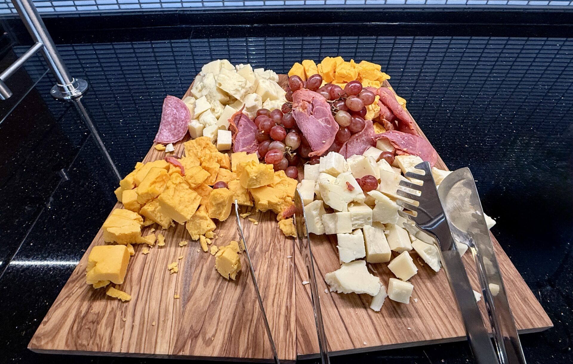 Lounge Review: United Club℠ (ORD - Gate E7) - The Bulkhead Seat