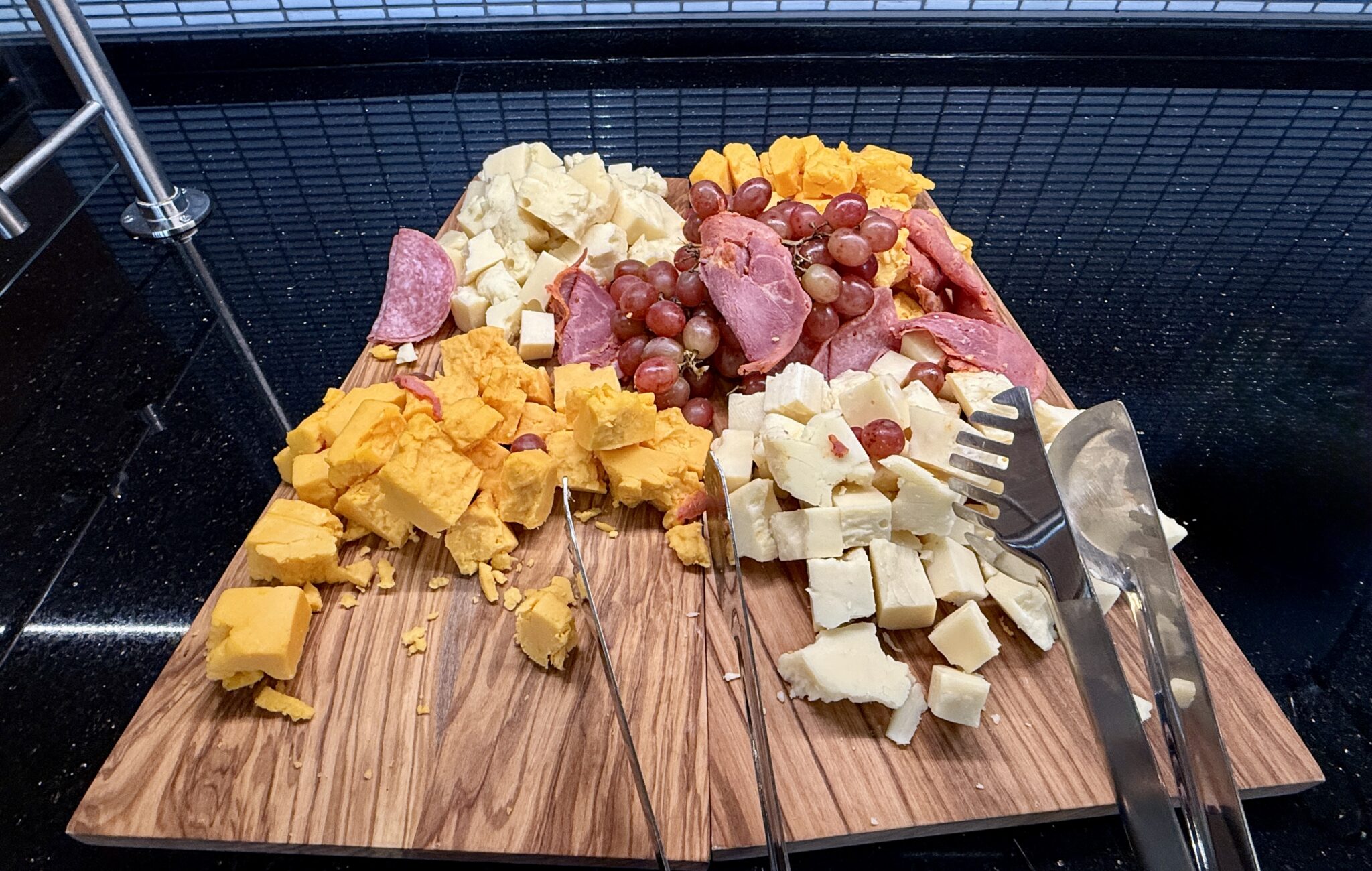 Lounge Review: United Club℠ (ORD - Gate E7) - The Bulkhead Seat